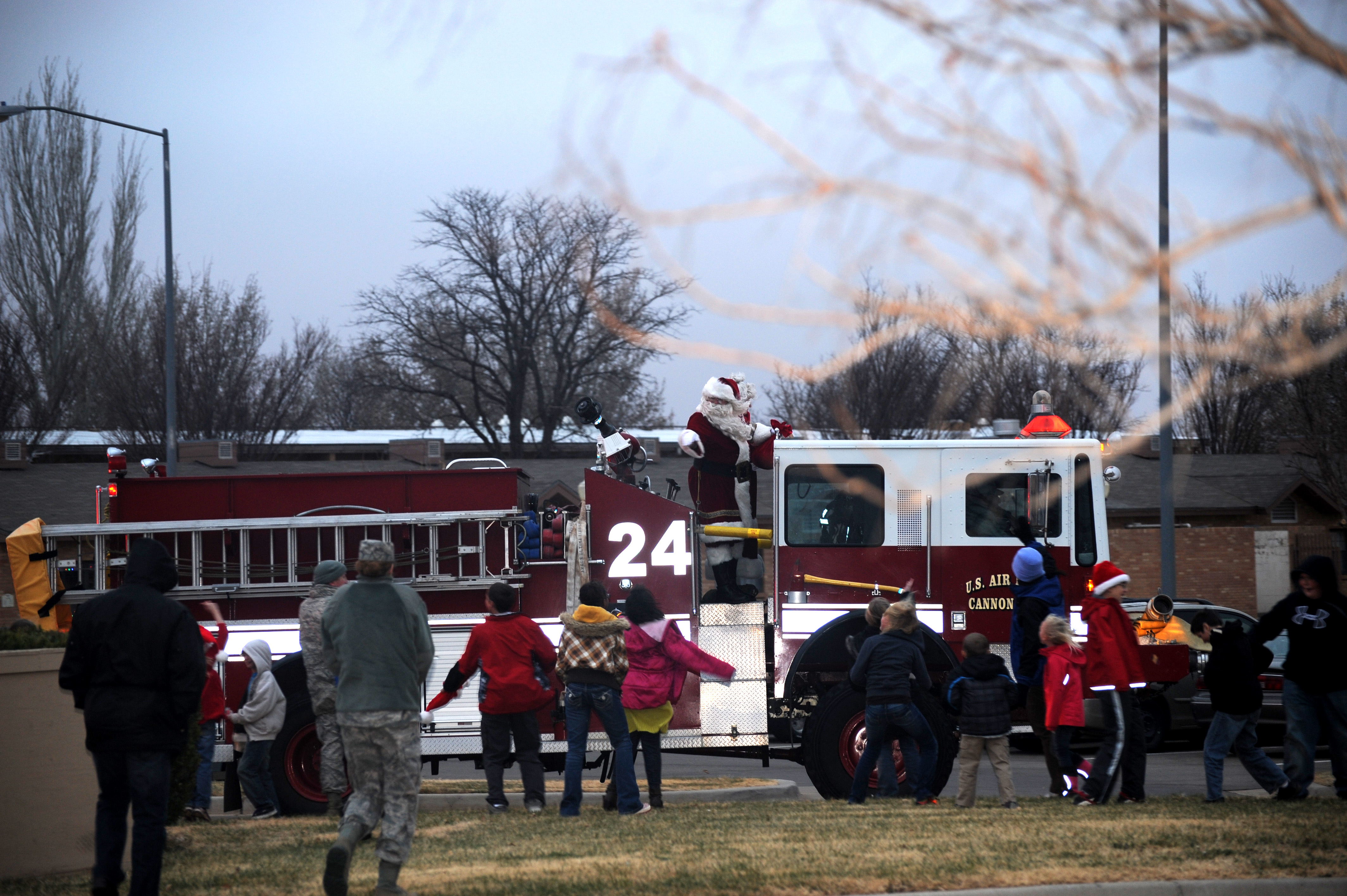 Cannon spreads holiday cheer > Cannon Air Force Base > News