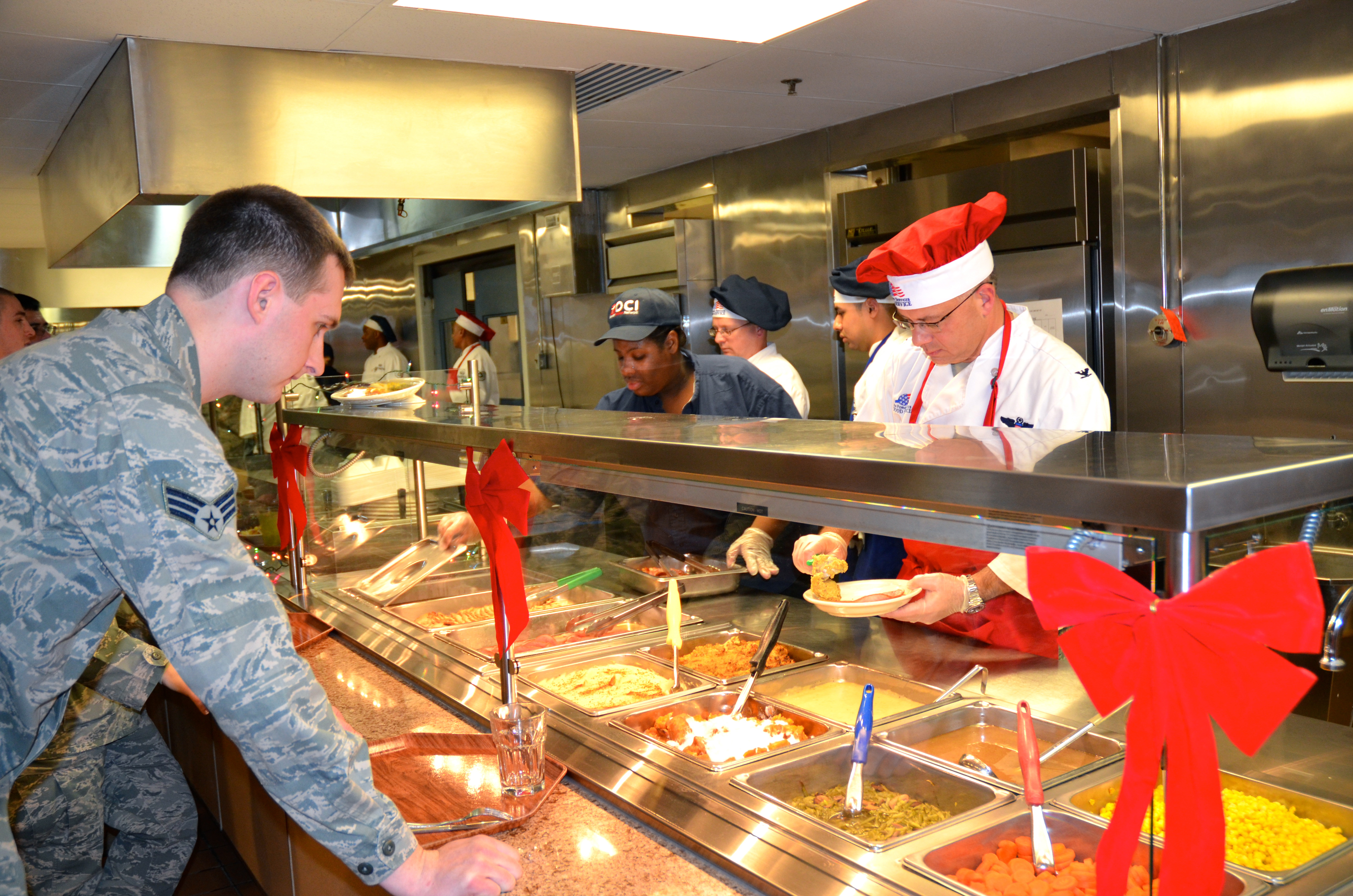 Senior leaders serve up holiday fare > 512th Airlift Wing > Article Display