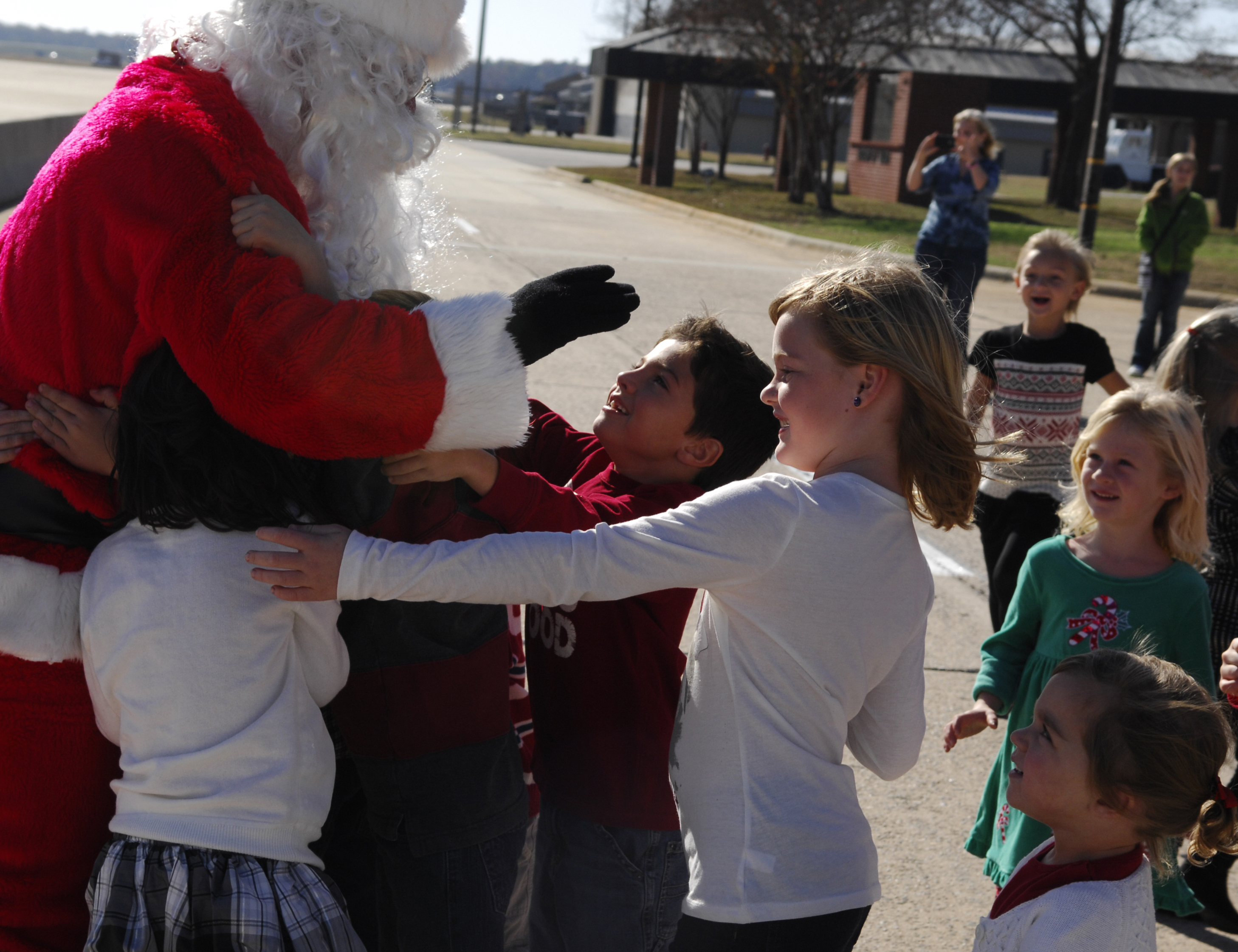 Santa arrives by jet > Shaw Air Force Base > Article Display