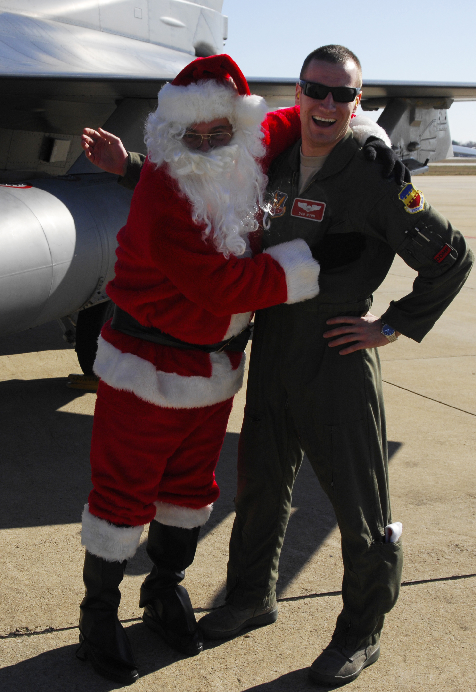Santa arrives by jet > Shaw Air Force Base > Article Display