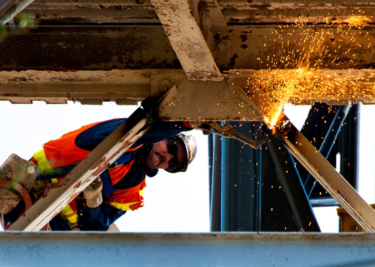Duke Field ATC tower comes down > Eglin Air Force Base > News