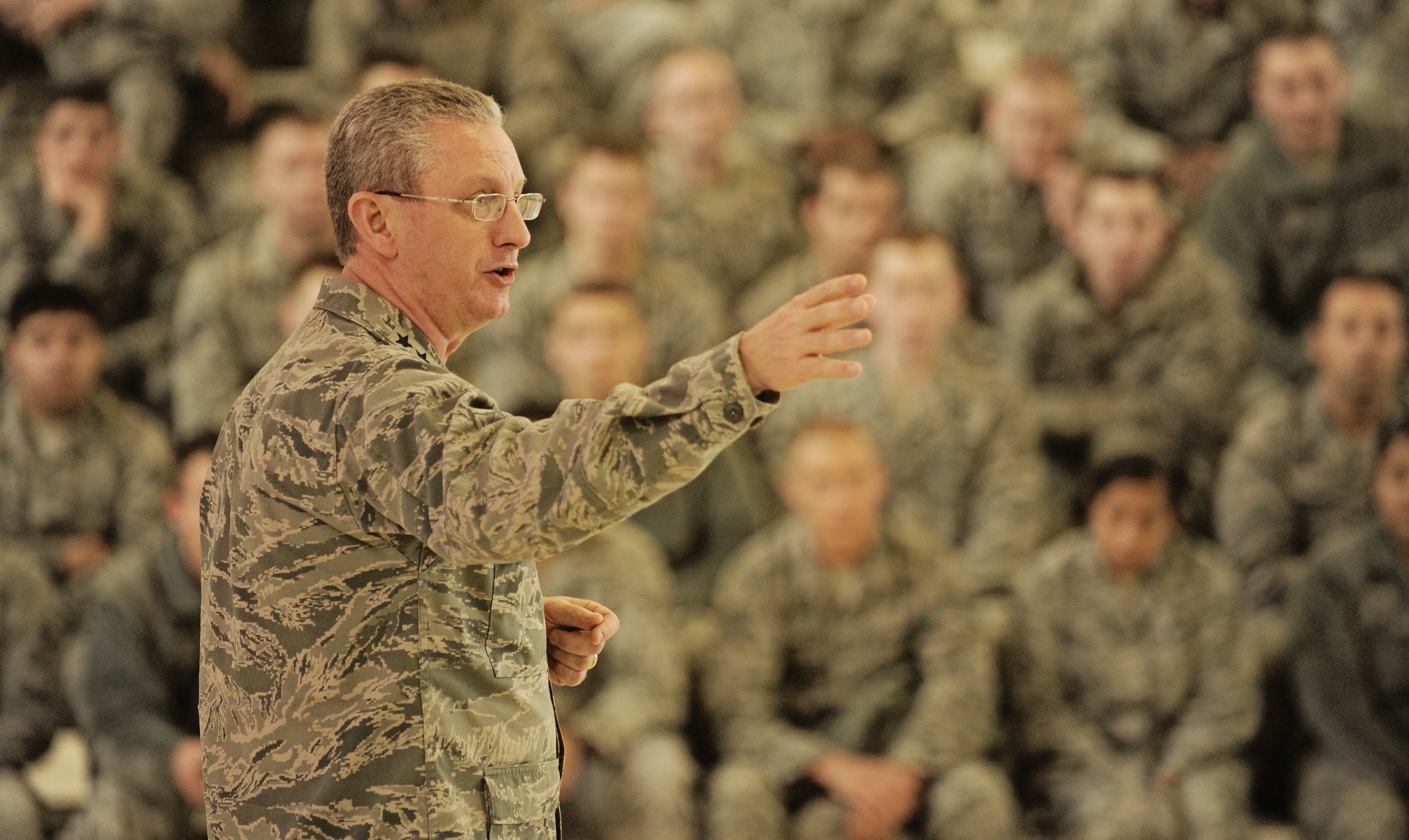 18th AF commander, command chief visit Scott > Scott Air Force Base ...
