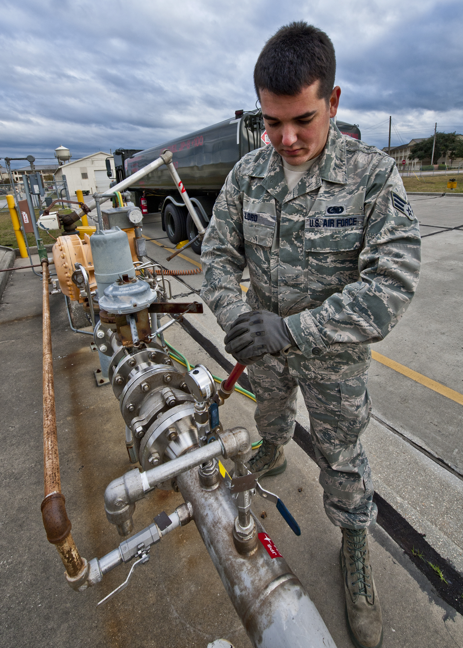 Life cycle of AF fuel: to the aircraft & beyond > Eglin Air Force Base ...
