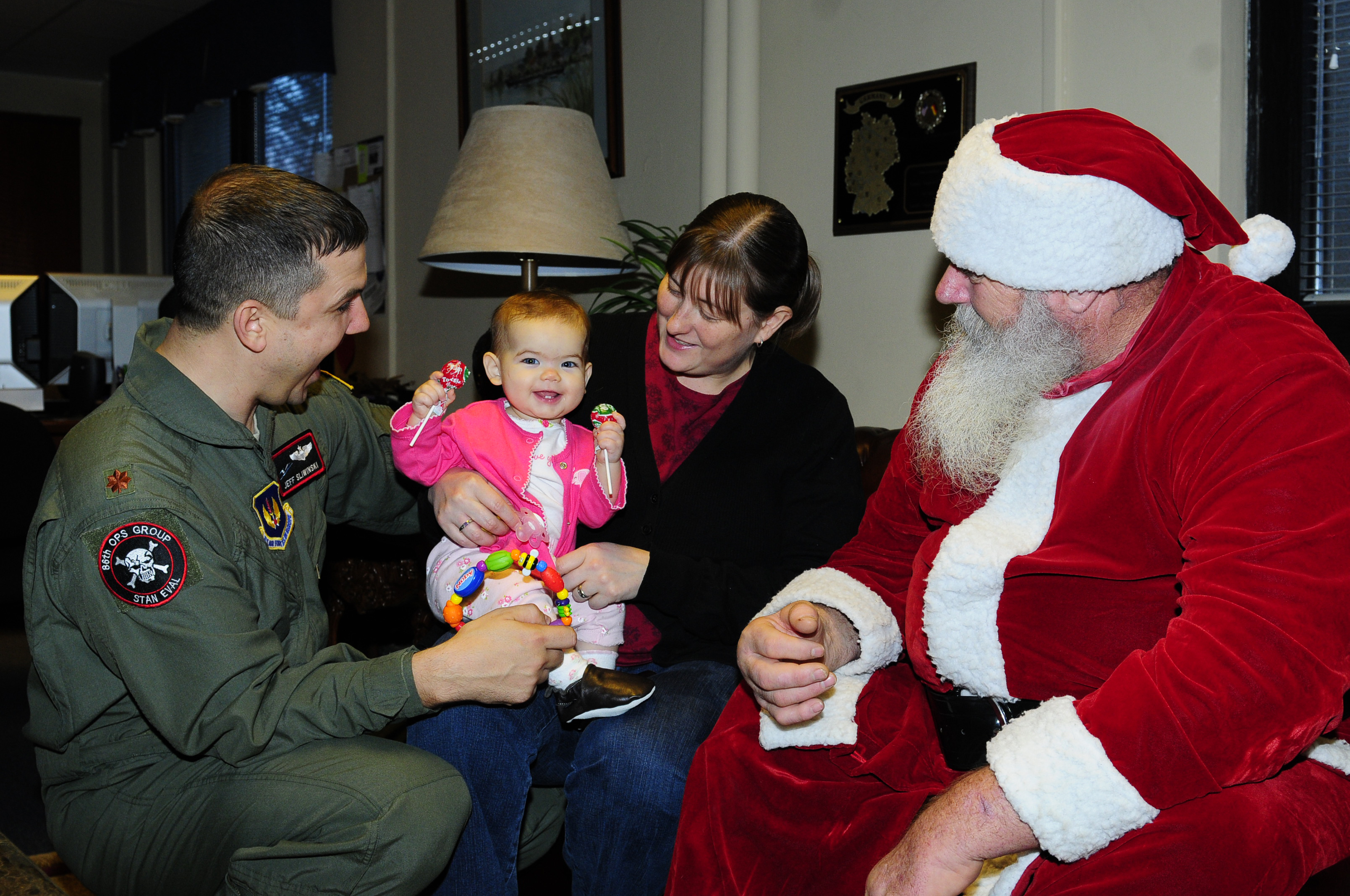 Veteran volunteers as Santa Claus > Ramstein Air Base > Display