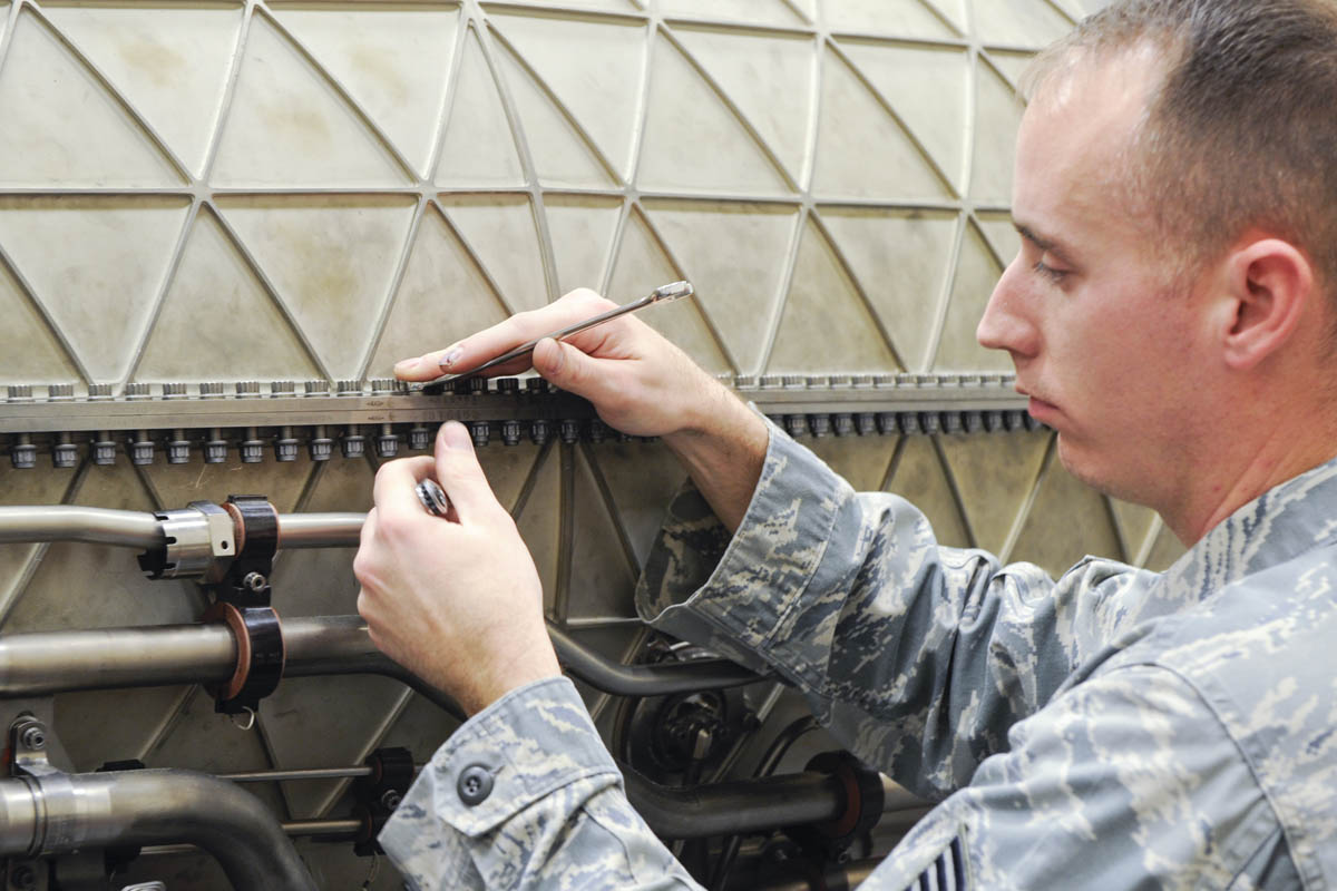 Field training division offers F-22 engine classes > Joint Base ...