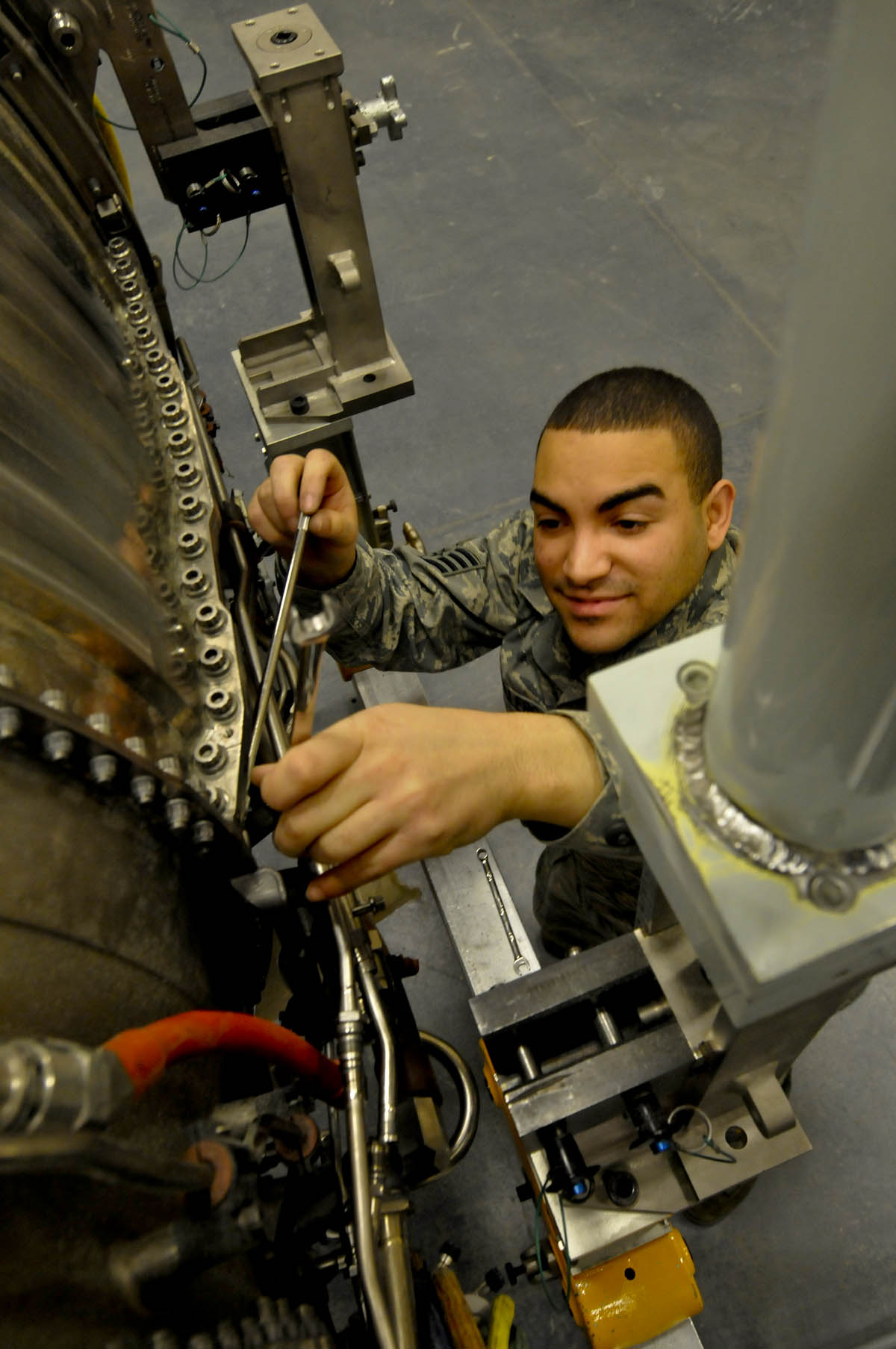 Field training division offers F-22 engine classes > Joint Base ...
