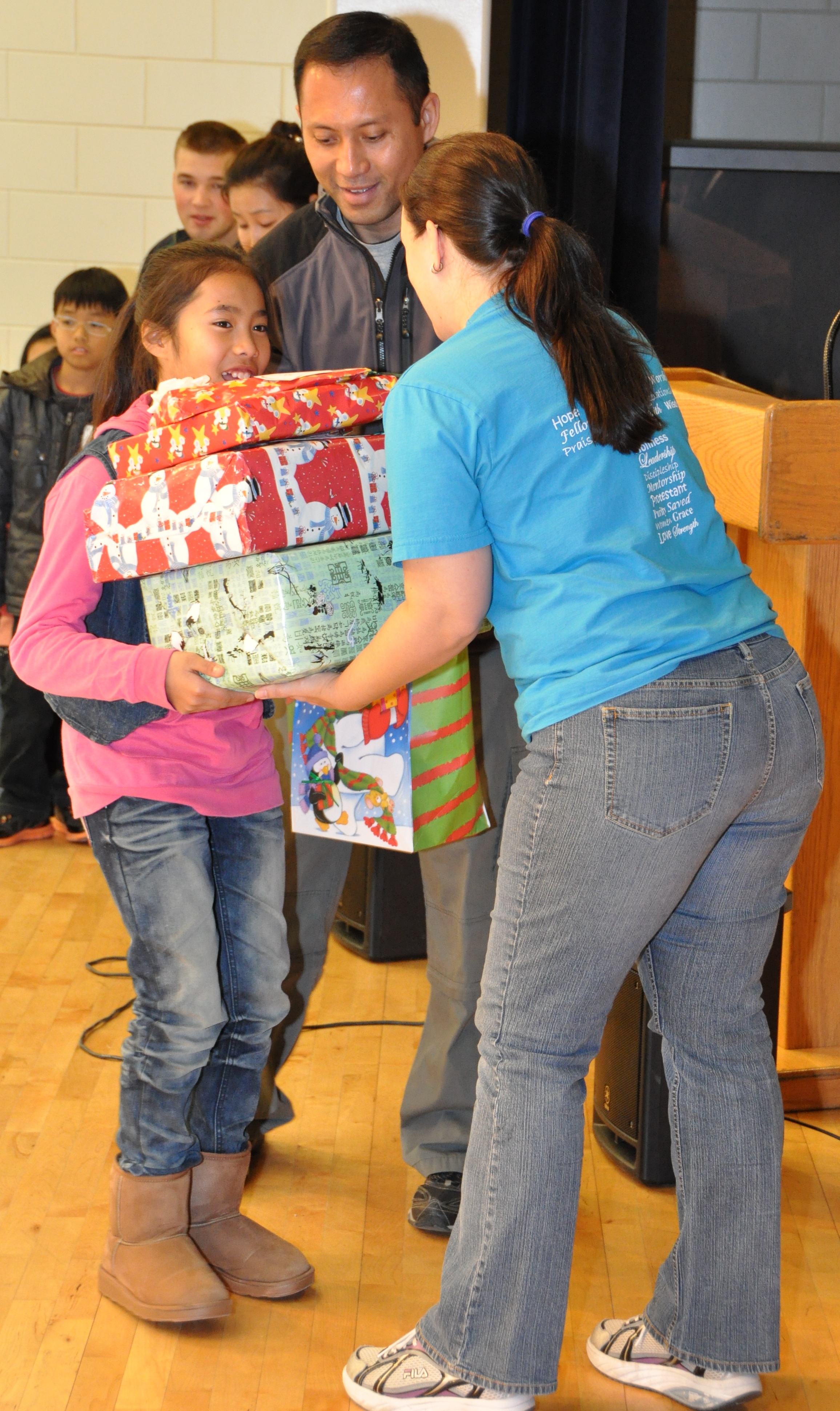 Osan shares holiday spirit with Korean orphans > Osan Air Base ...