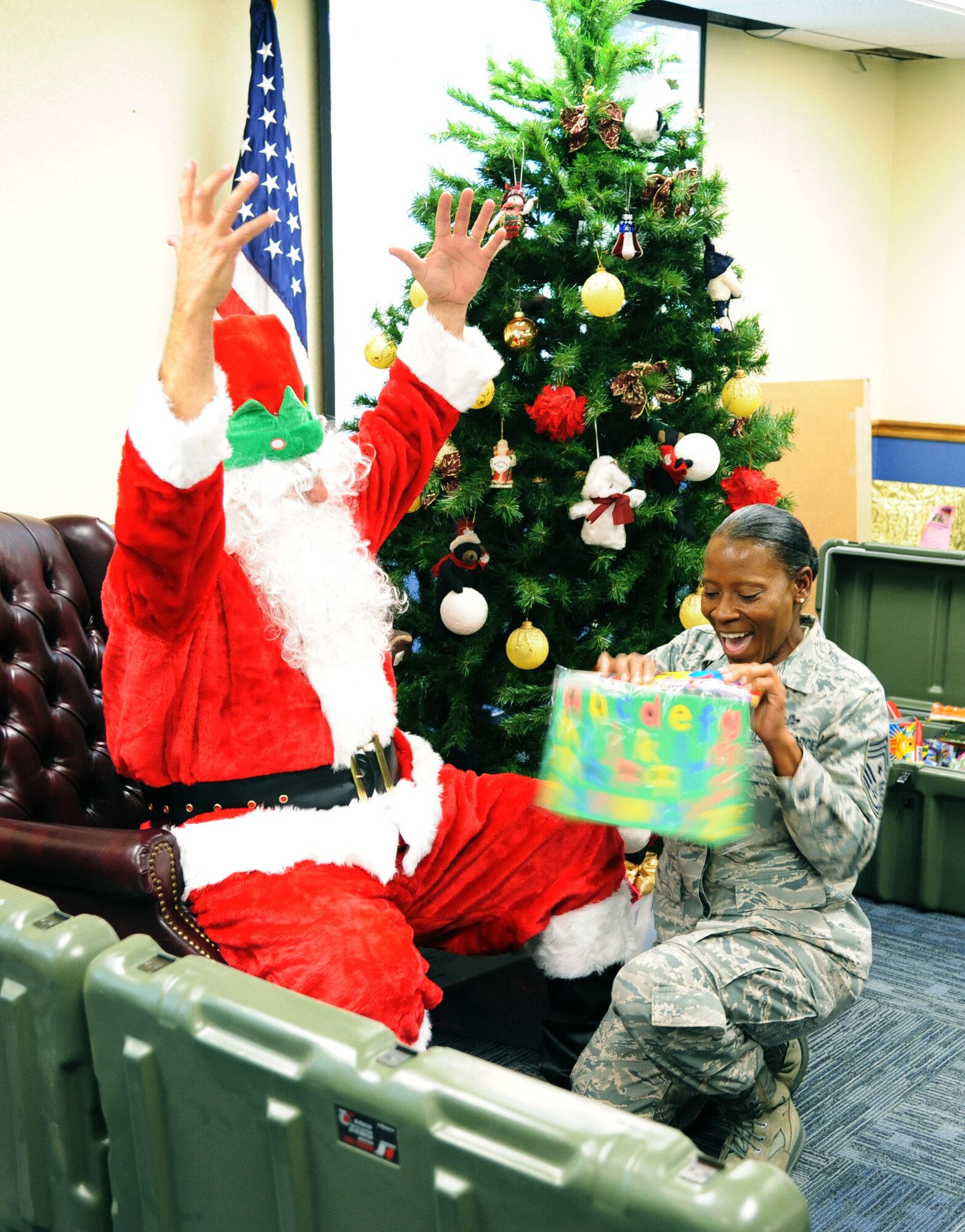 Santa Stops by 927th Holiday Party > 927th Air Refueling Wing > Article ...