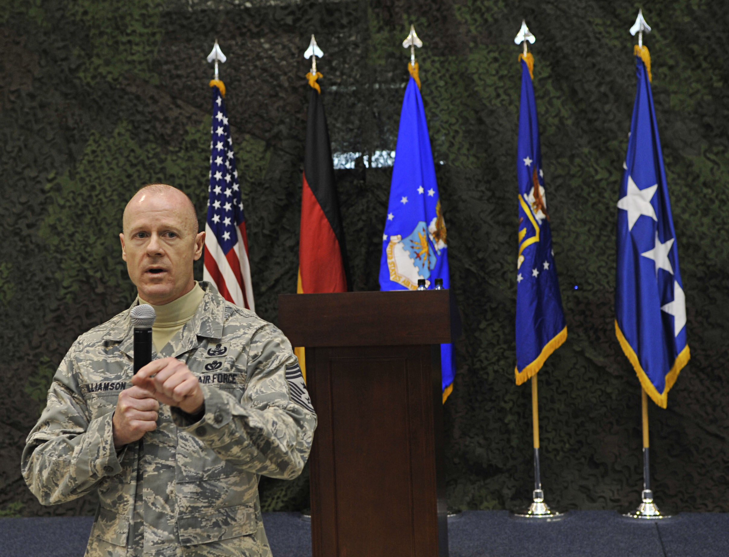 USAFE commander, command chief visit 435th AGOW > U.S. Air Forces in ...