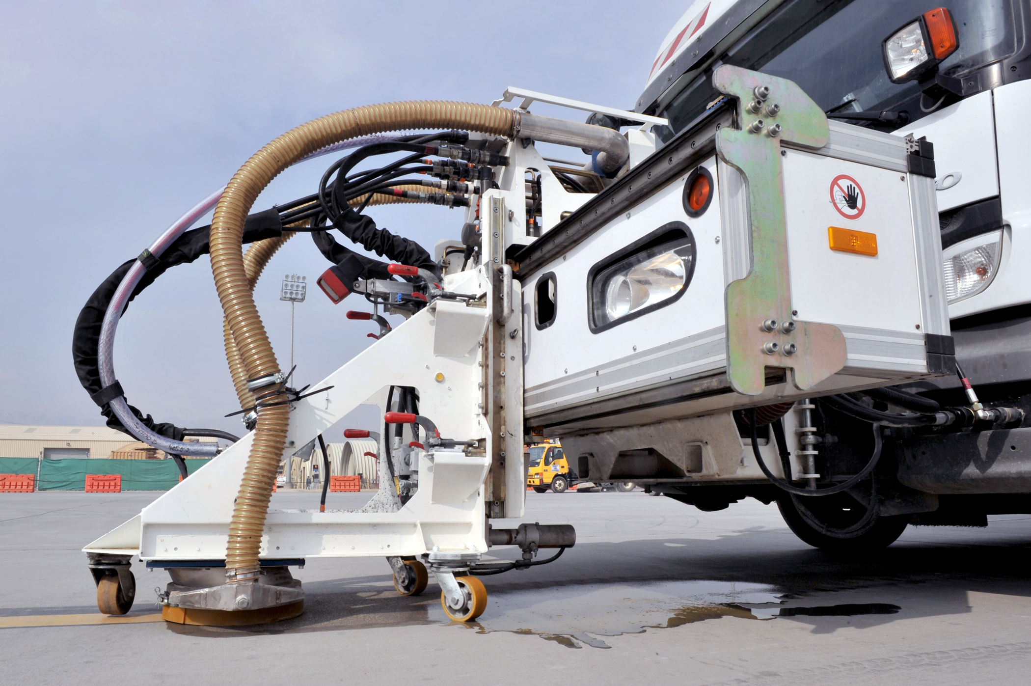 Rubber removal begins at Bagram Airfield > Air Force > Article Display