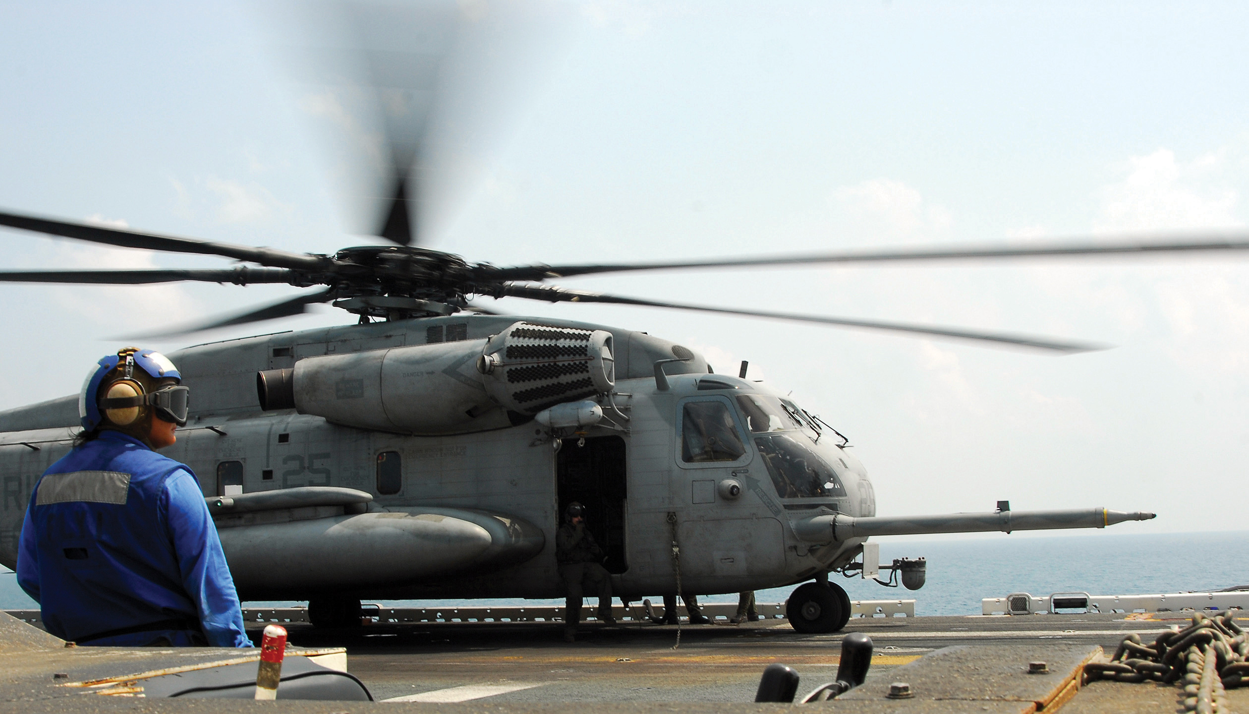 Heavy, medium lift aircraft unique to readiness > Marine Corps ...