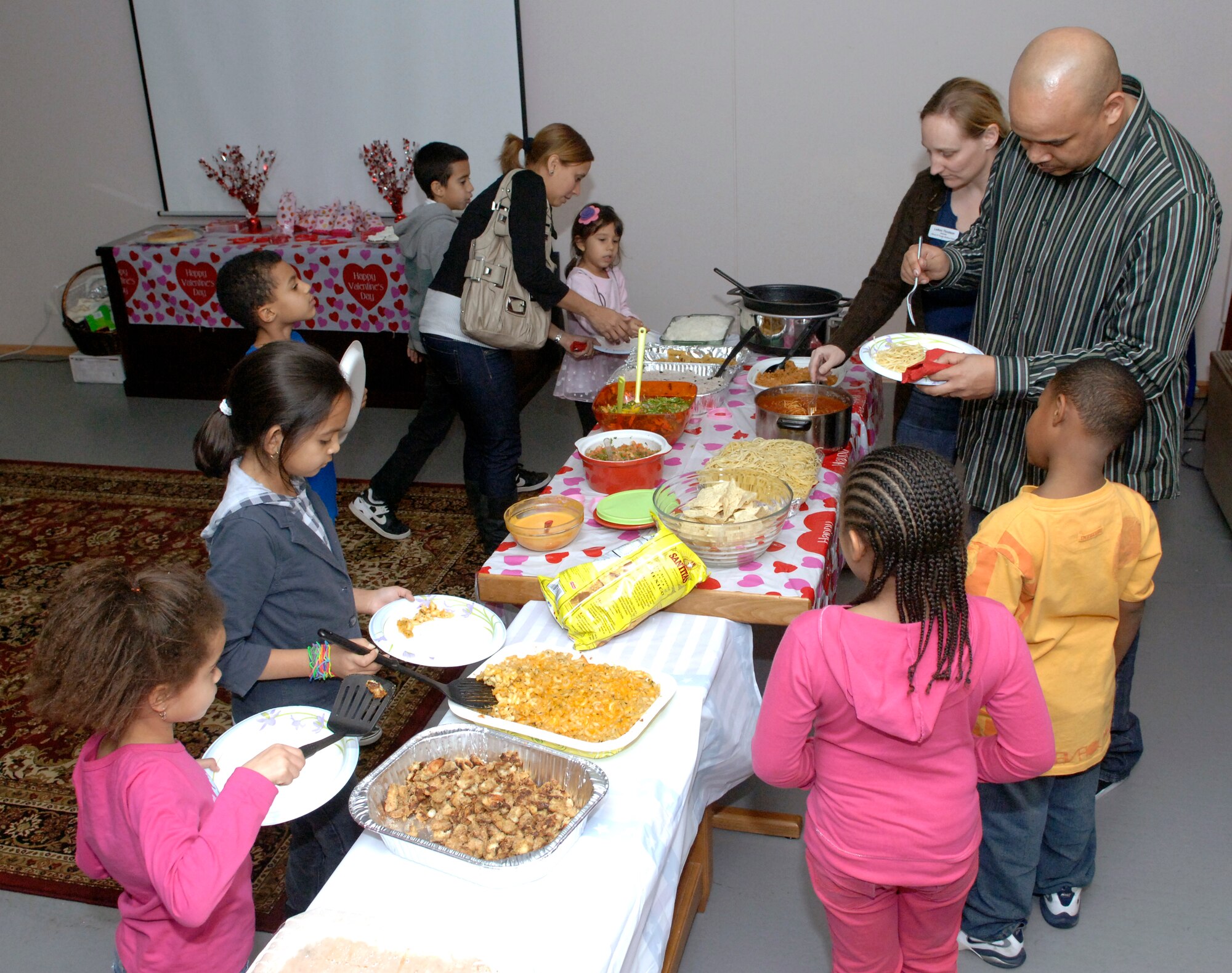 Hearts Apart connects families of deployed Airmen > Incirlik Air Base ...