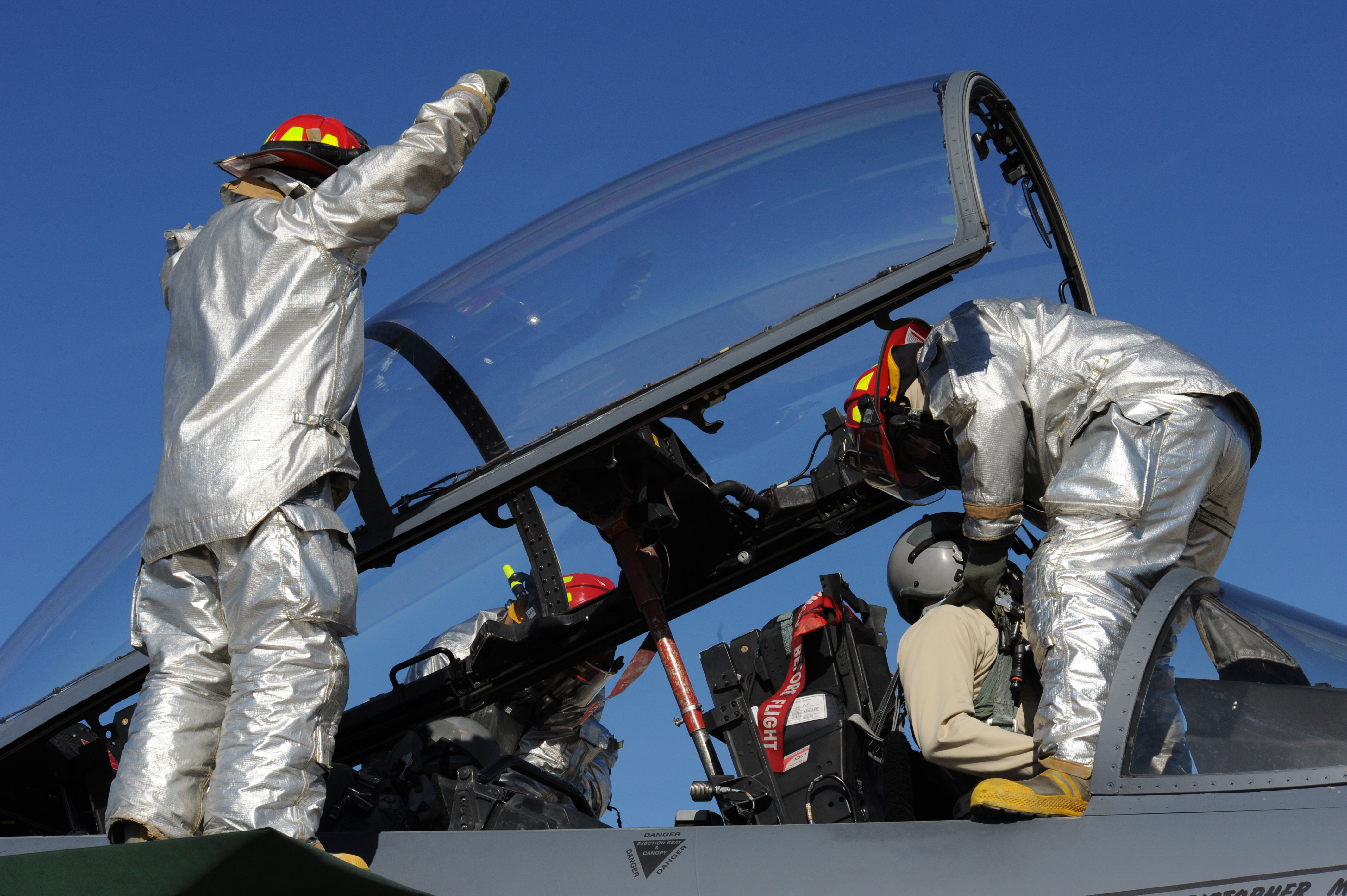 Firefighters egress aircrew > Seymour Johnson Air Force Base > Article ...