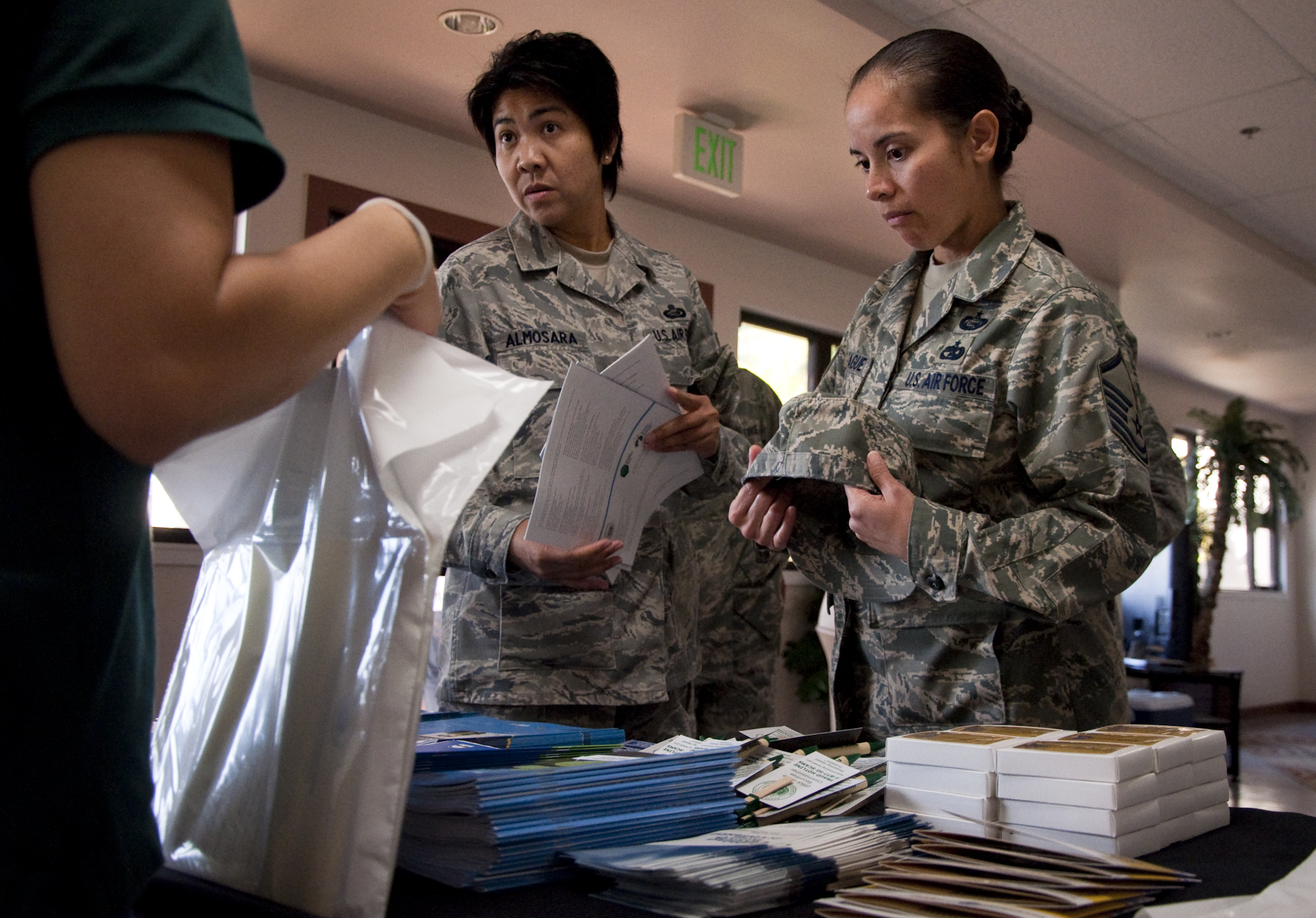 624th RSG holds Financial Fair > 624th Regional Support Group > Article ...
