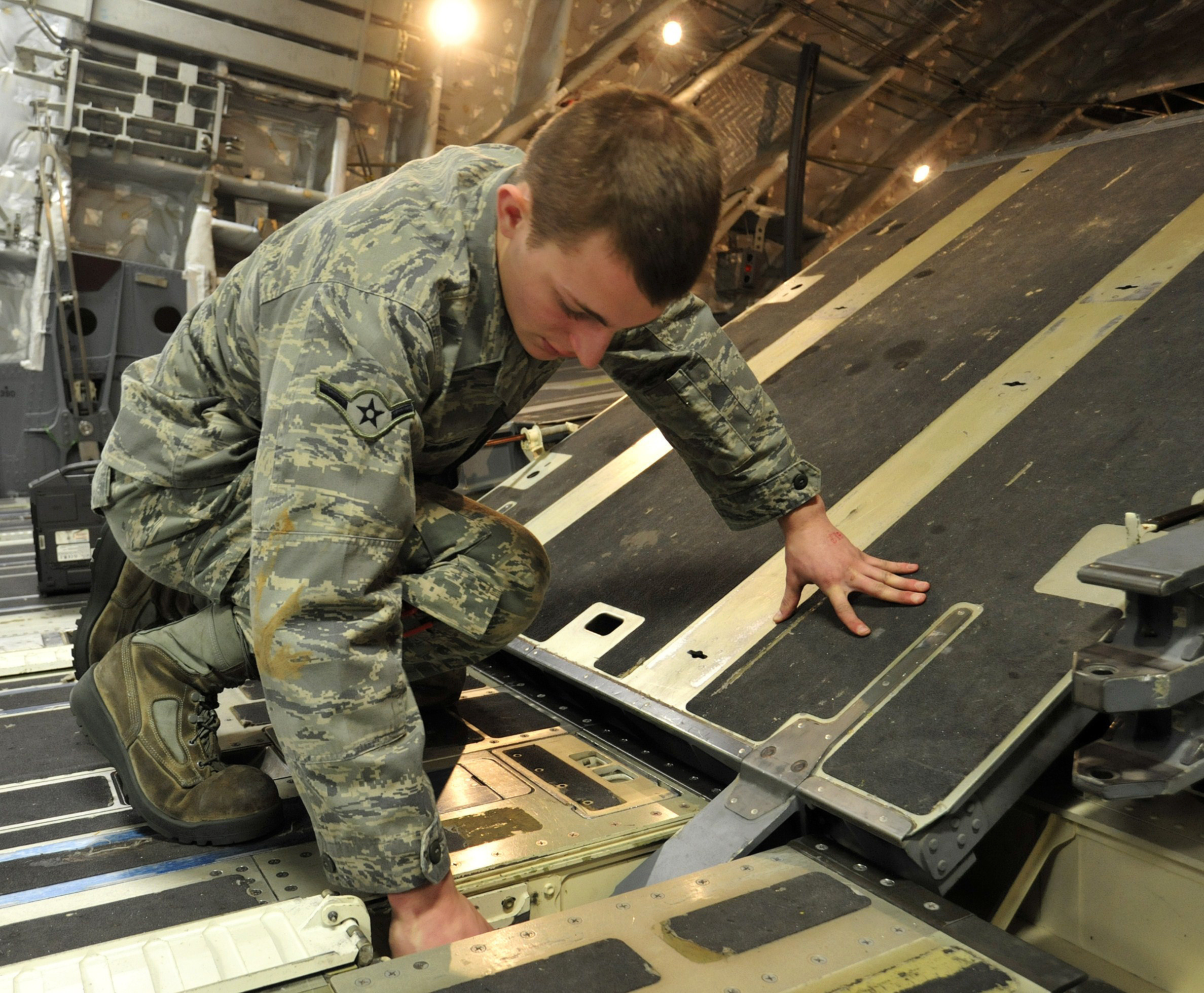 62nd MXS maintenance flight keeps aircraft safe, prepared > Team ...