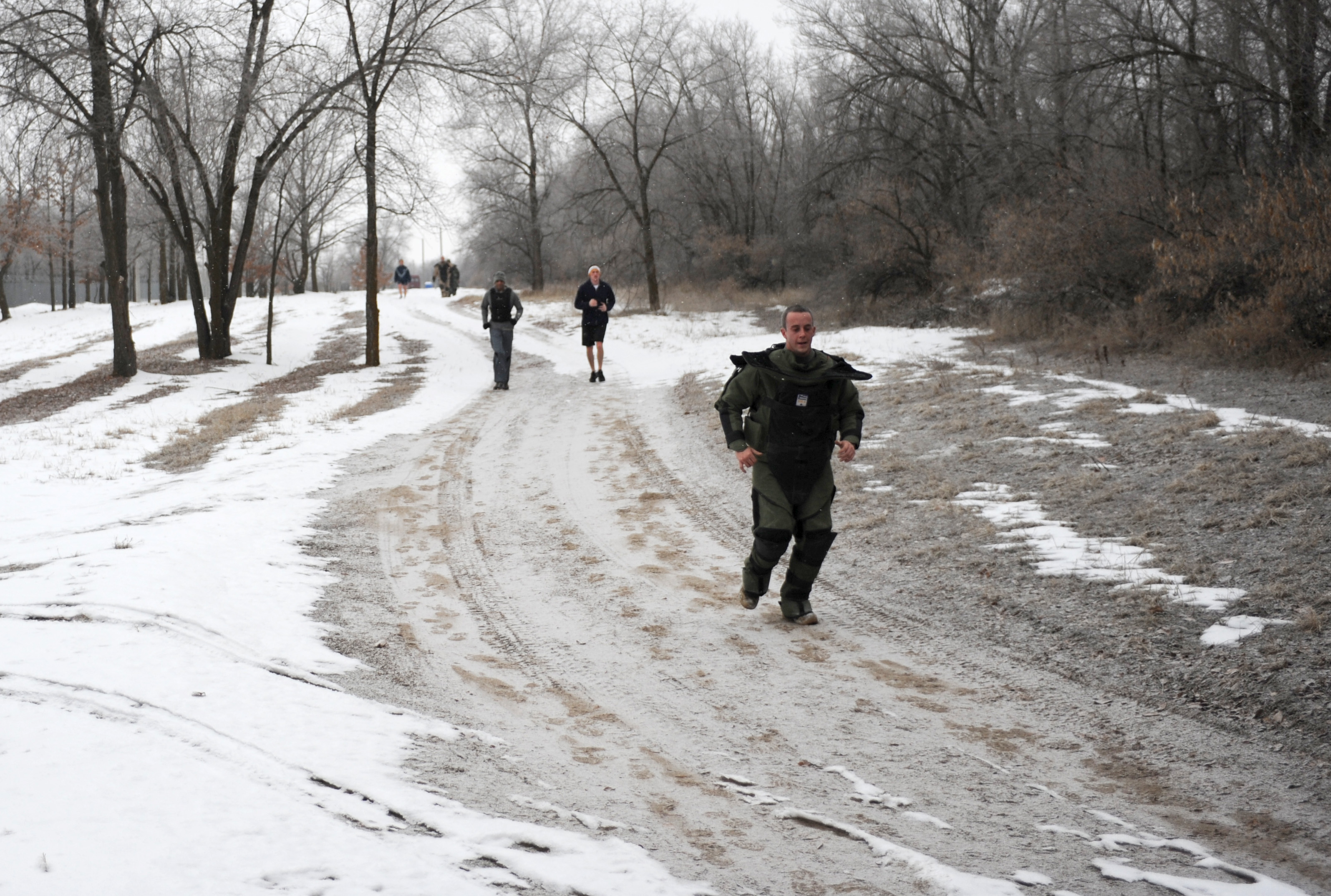 EOD technicians run 5K in bomb suits for good cause > Air Force ...