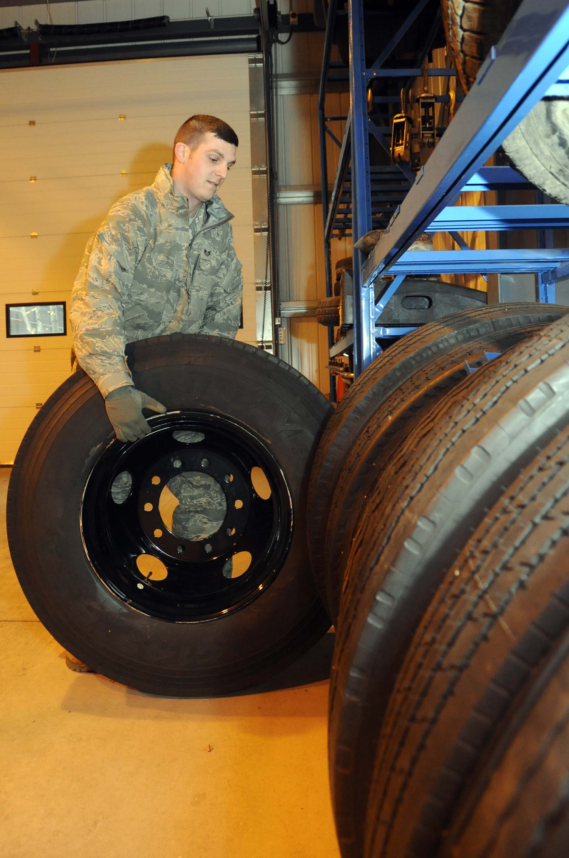 48th LRS vehicle ops keeps the Liberty Wing rollin' > Royal Air Force ...
