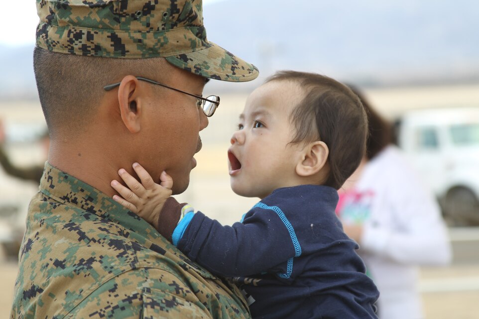 Smiles, cheers welcome Marines home > United States Marine Corps ...