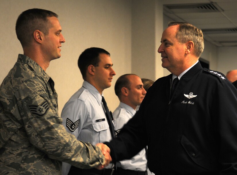 USAFE commander visits Aviano > U.S. Air Forces in Europe & Air Forces Africa > Article Display