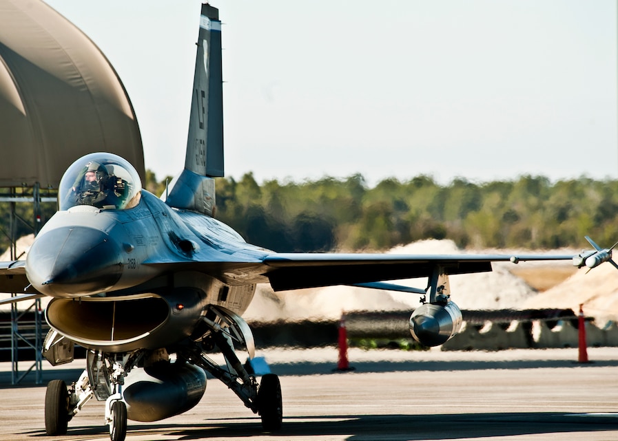 F-16s' arrival brings 'battle rhythm' to JSF wing > Marine Corps ...