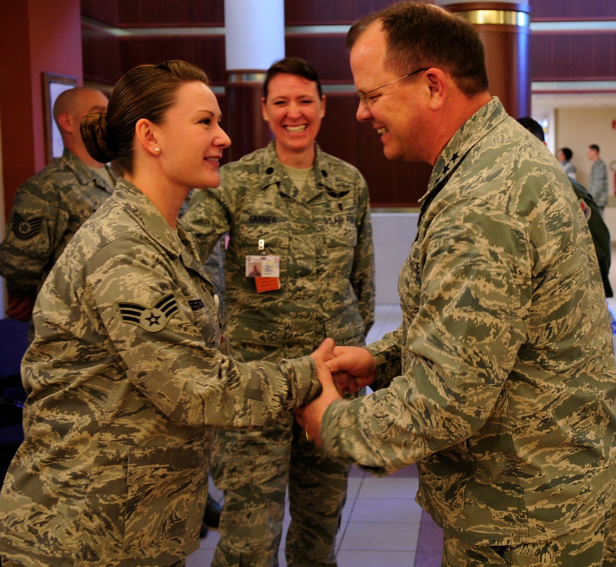 Air Force surgeon general visits Aviano > Aviano Air Base > Display