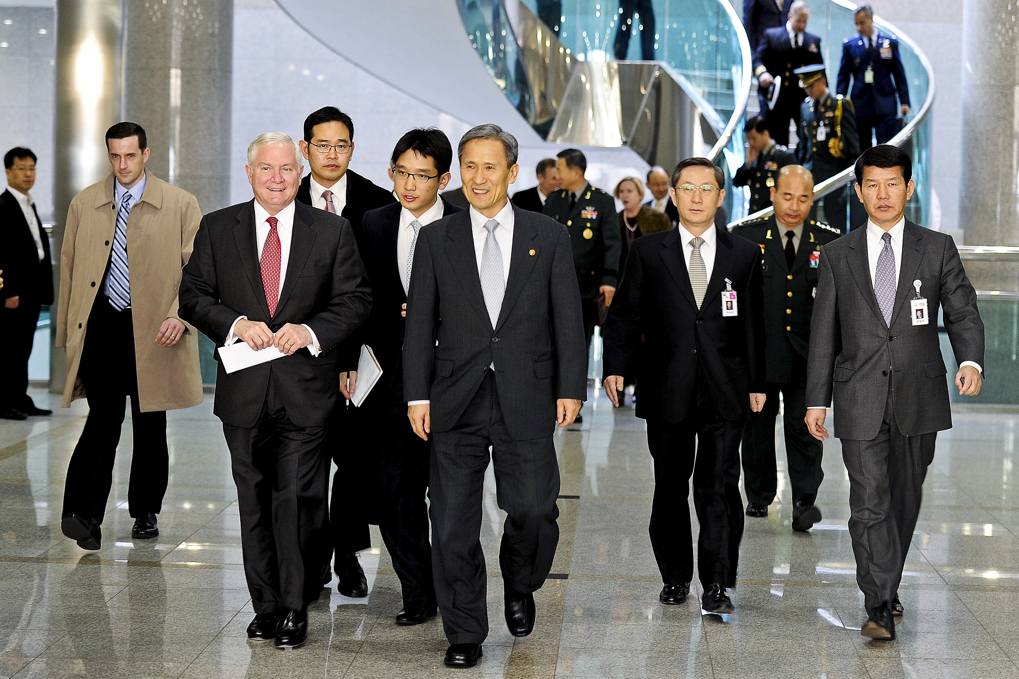 U.S. Defense Secretary Robert M. Gates walks with South Korean Defense ...