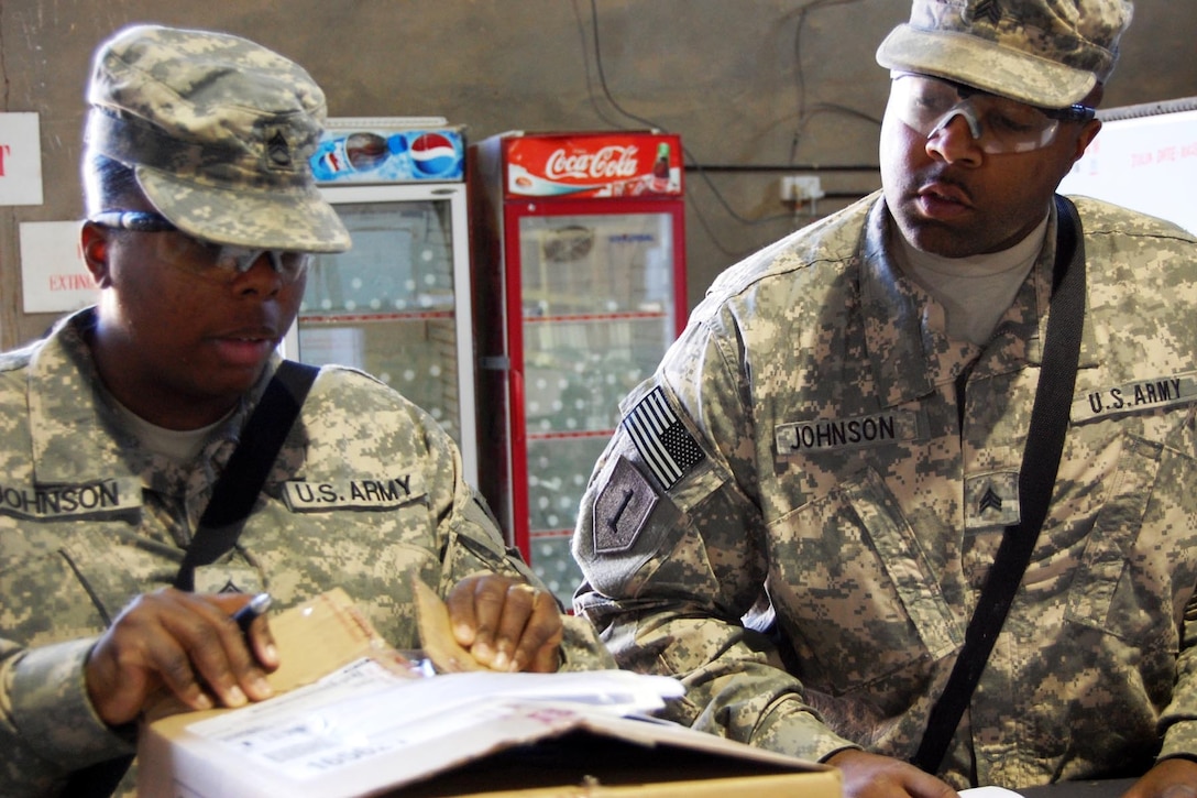 Army Sgt. Jeremiah Johnson, right, and Staff Sgt. Tanoka Johnson ...