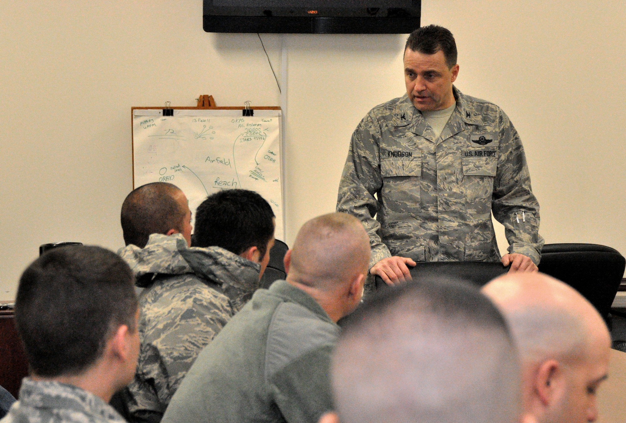 Wing commander rallies deploying Airmen > 419th Fighter Wing > News
