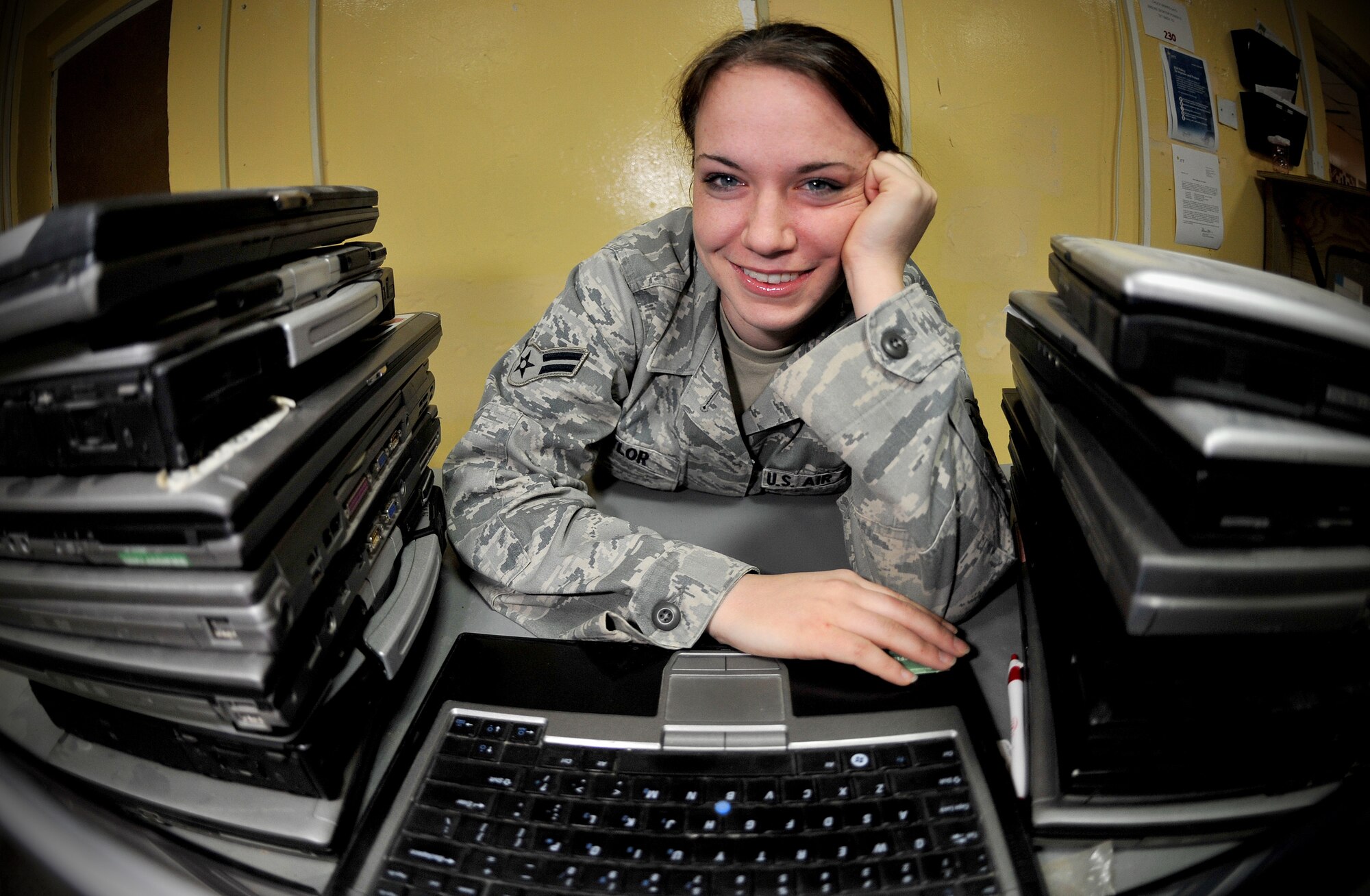 Airman helps units communicate > U.S. Air Forces Central > Display