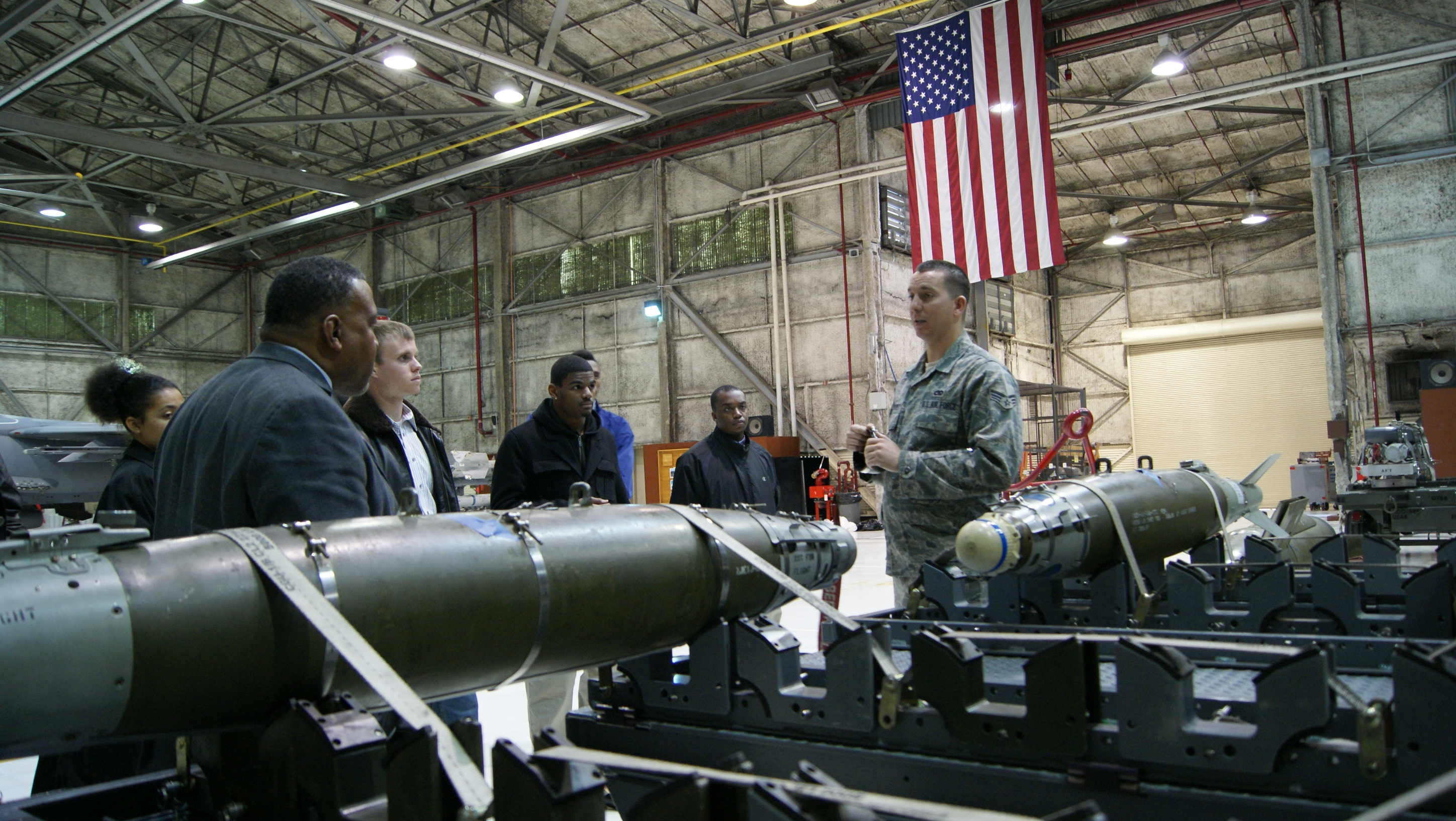 Aviation students get a good look at 916th > 916th Air Refueling Wing ...