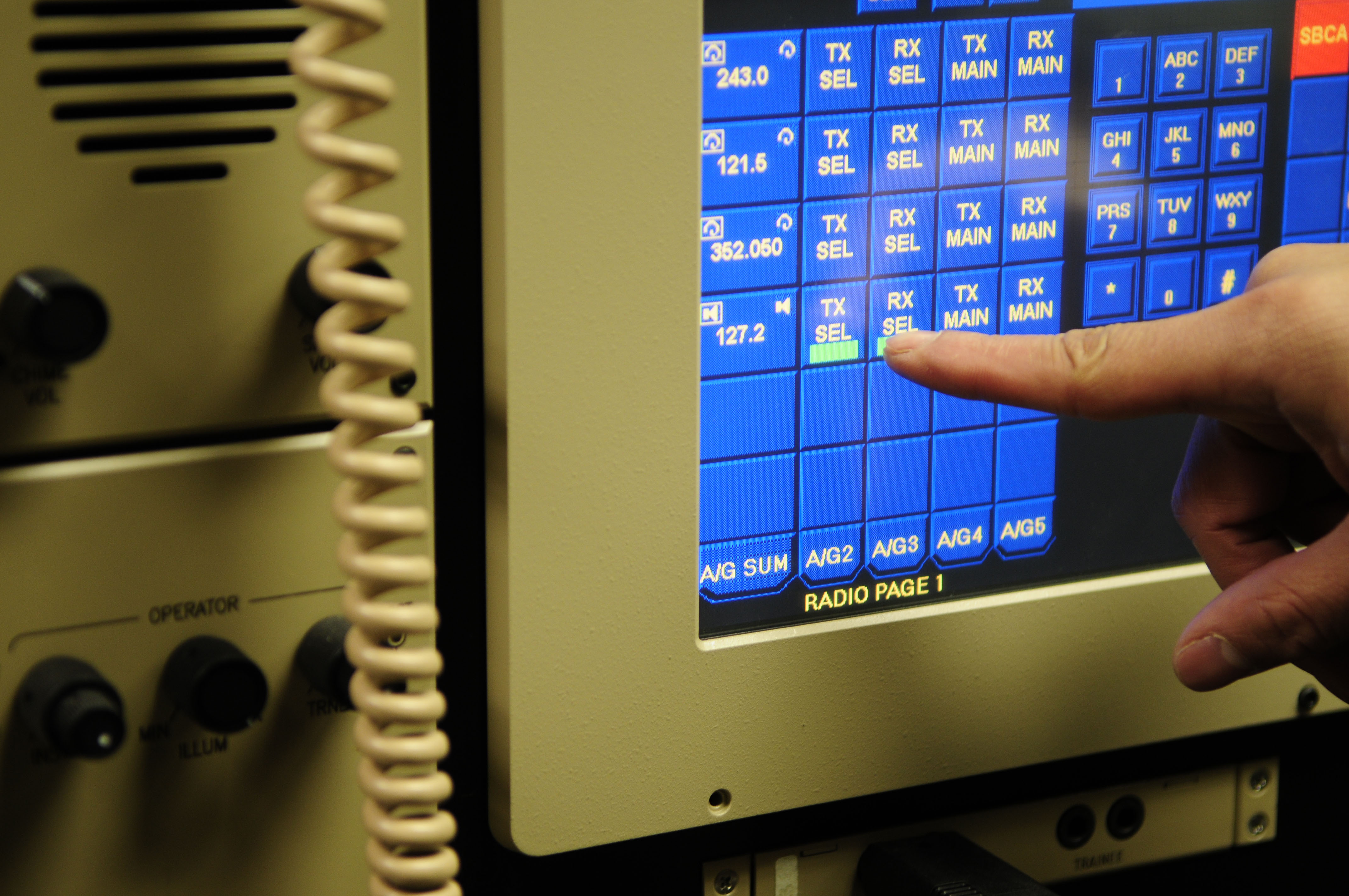 Comm Sq. keeps airfield wired > Eielson Air Force Base > Article Display