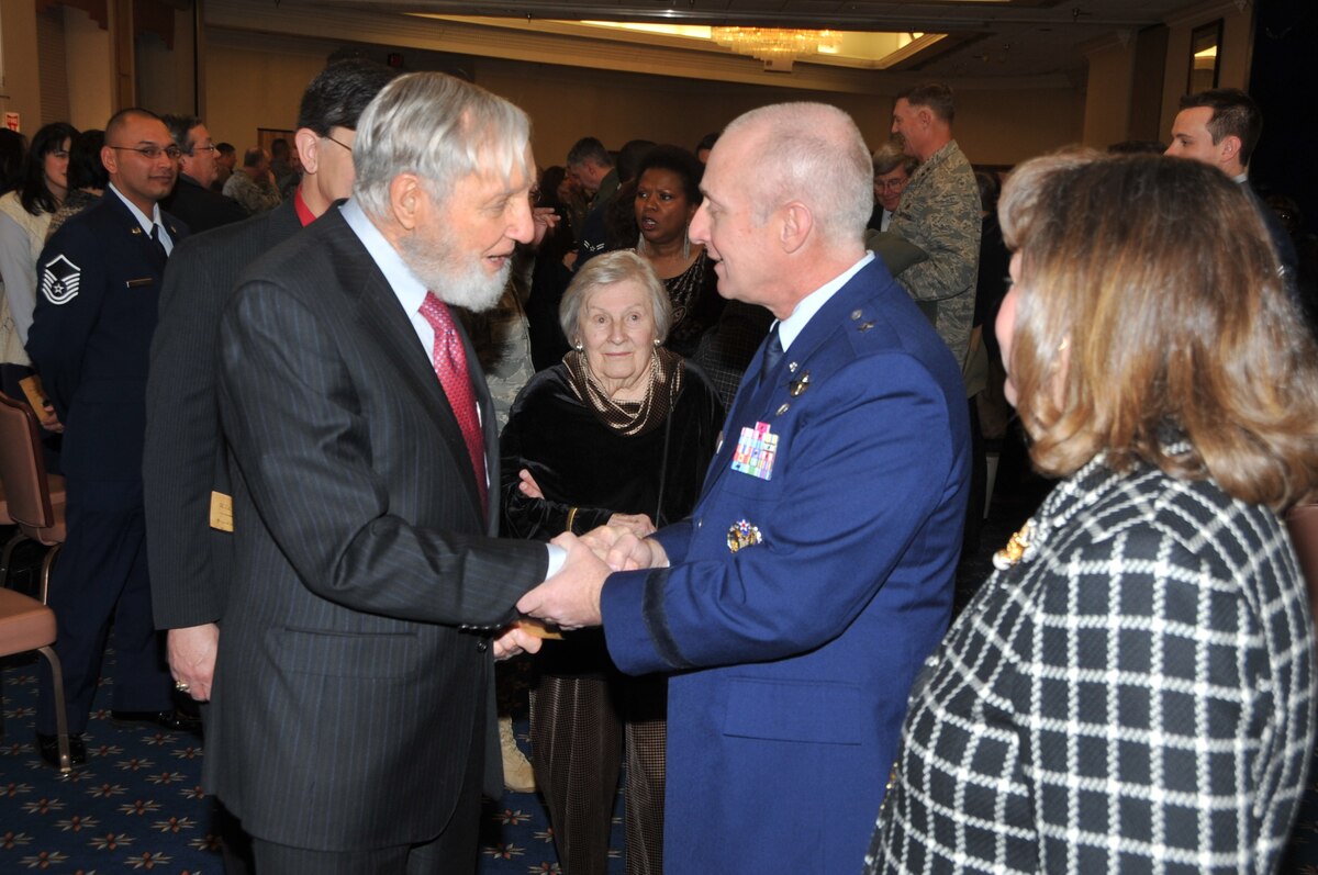 AFNWC — new commander > Kirtland Air Force Base > Article Display