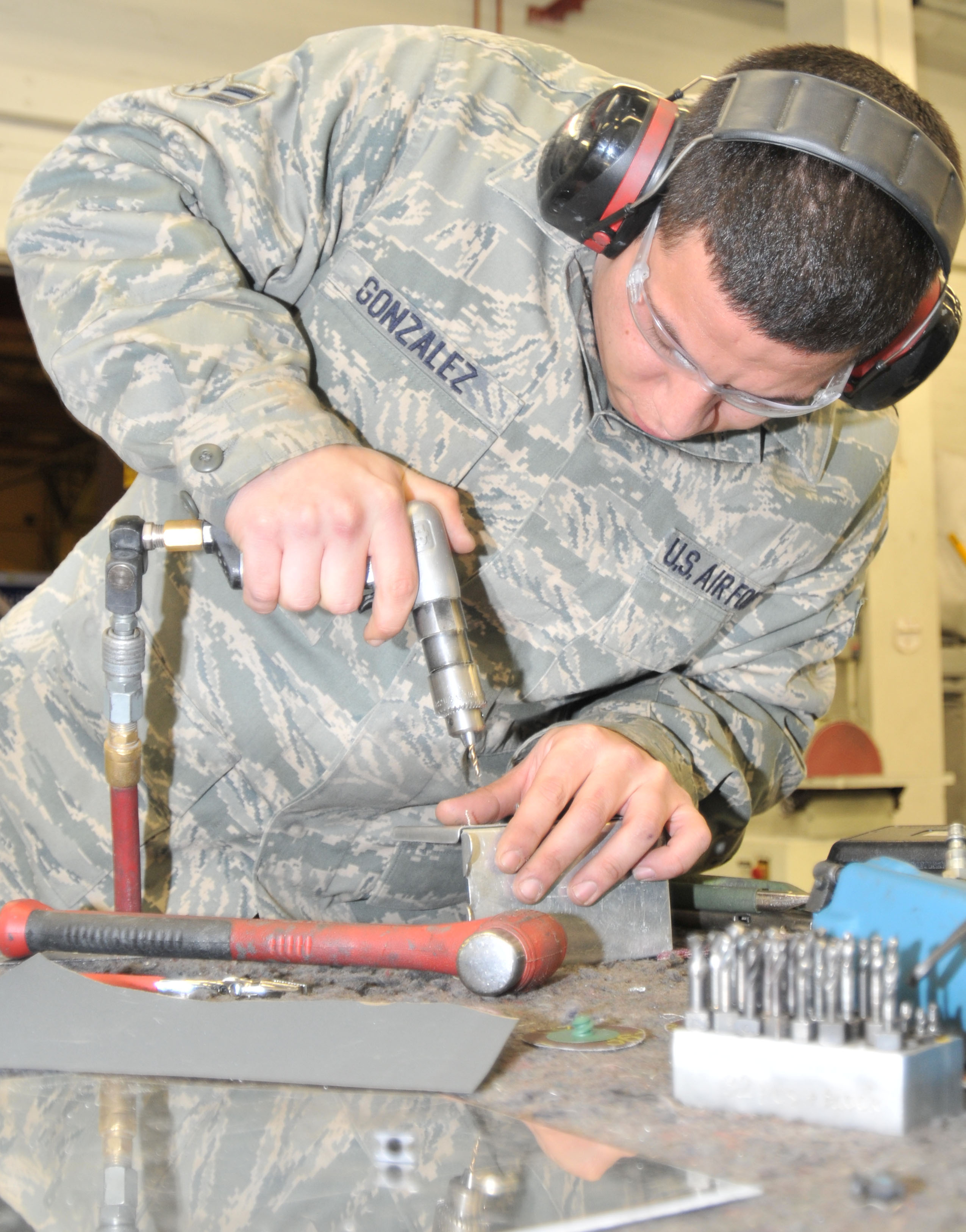 Aircraft Structural Maintenance journeyman demonstrates Core Values ...
