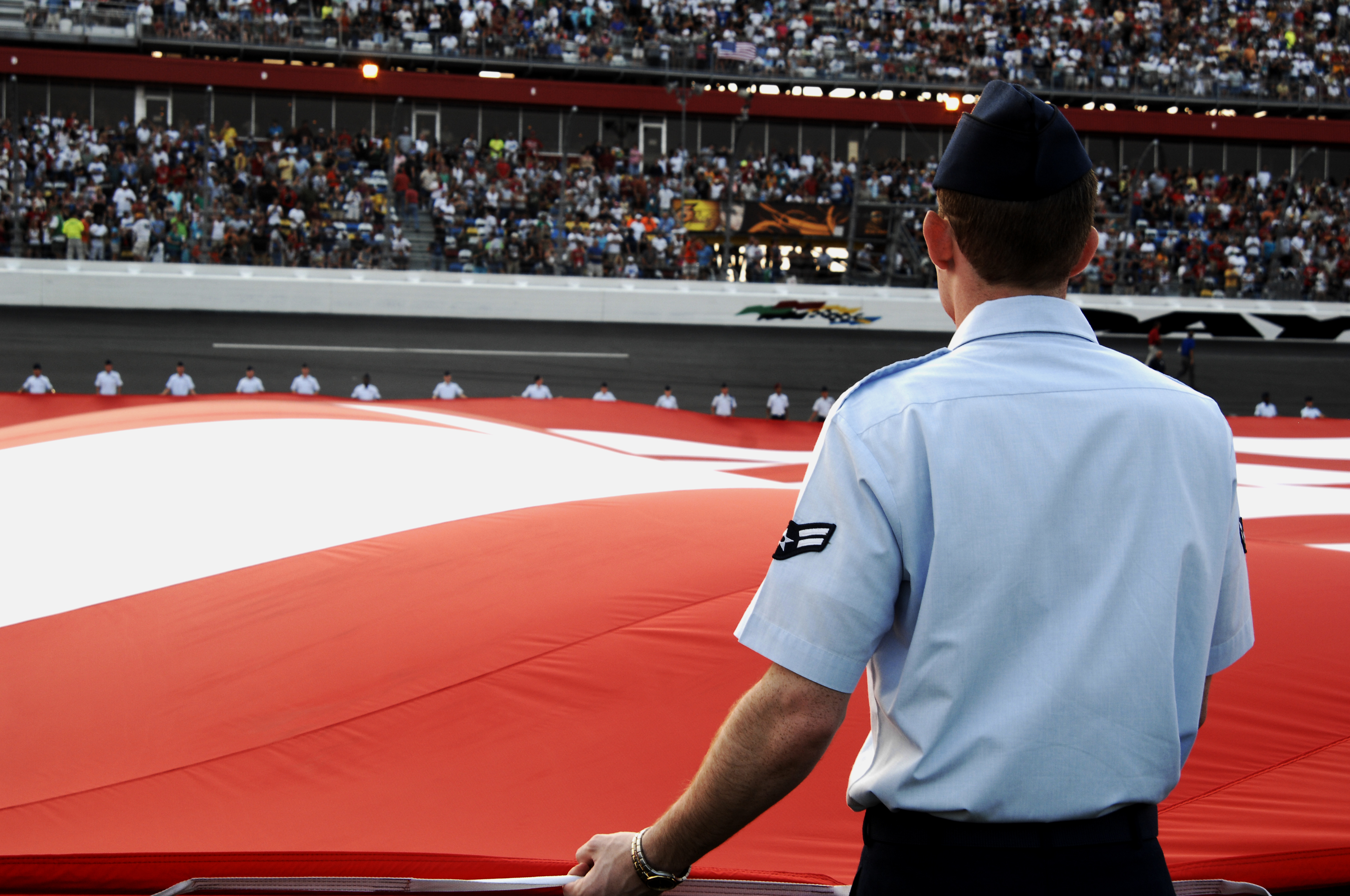 Airmen highlight recruiting efforts for 7 million NASCAR fans > Air ...