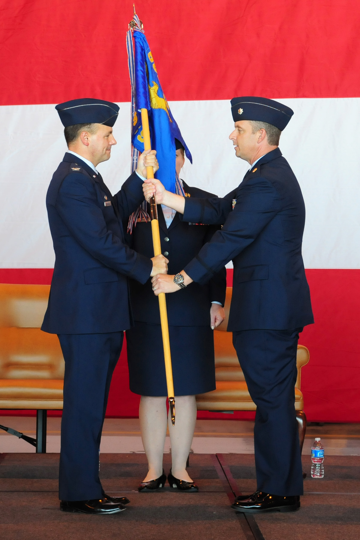 552 OSS ACCEPTS NEW LEADERSHIP > 552nd Air Control Wing > Article Display