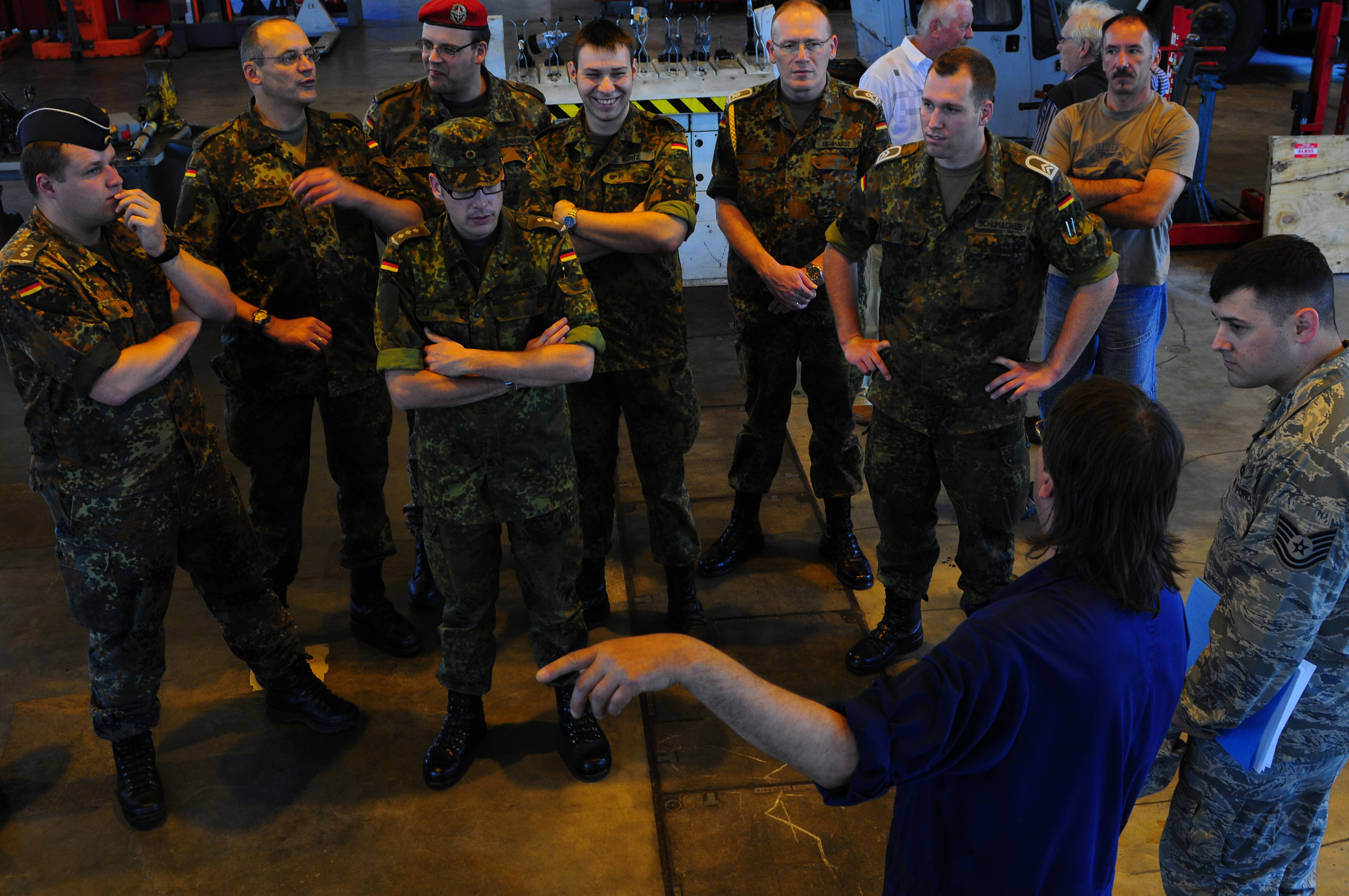 Each one, teach one: German logistics school visits Ramstein > Ramstein ...