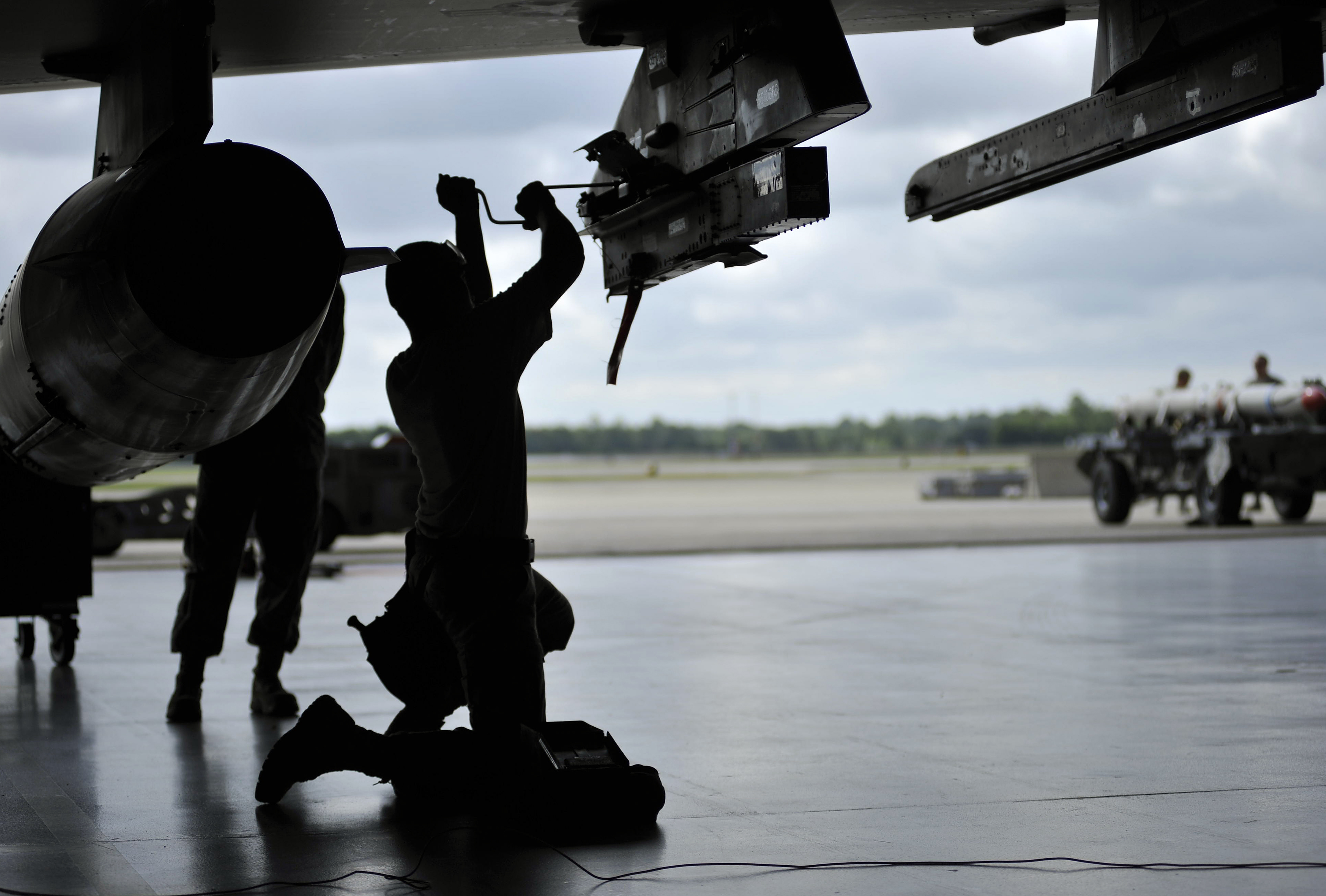 Weapons load competition showcases Airmen's precision, excellence > Air ...