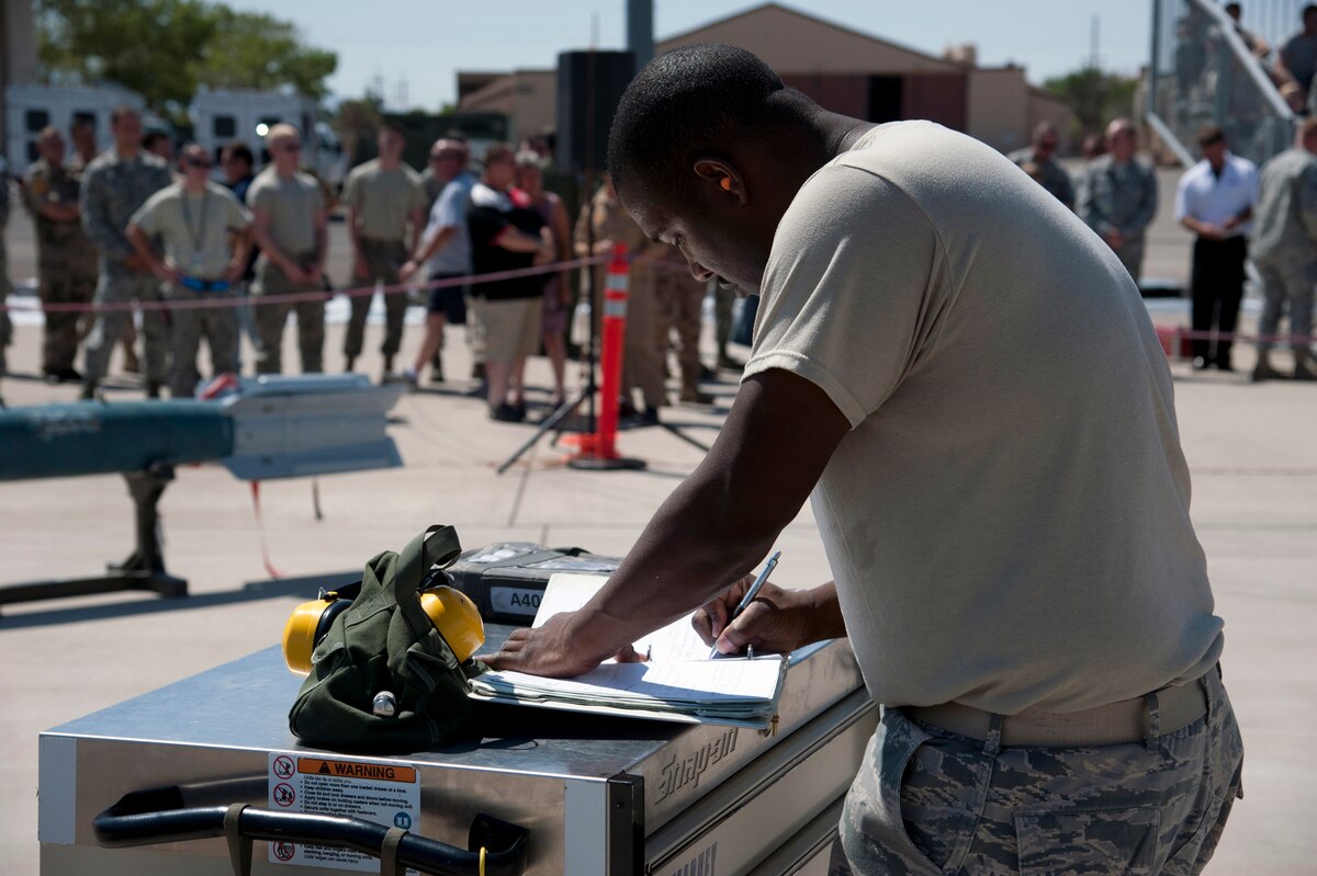 GAF participates in load crew competition > Holloman Air Force Base ...