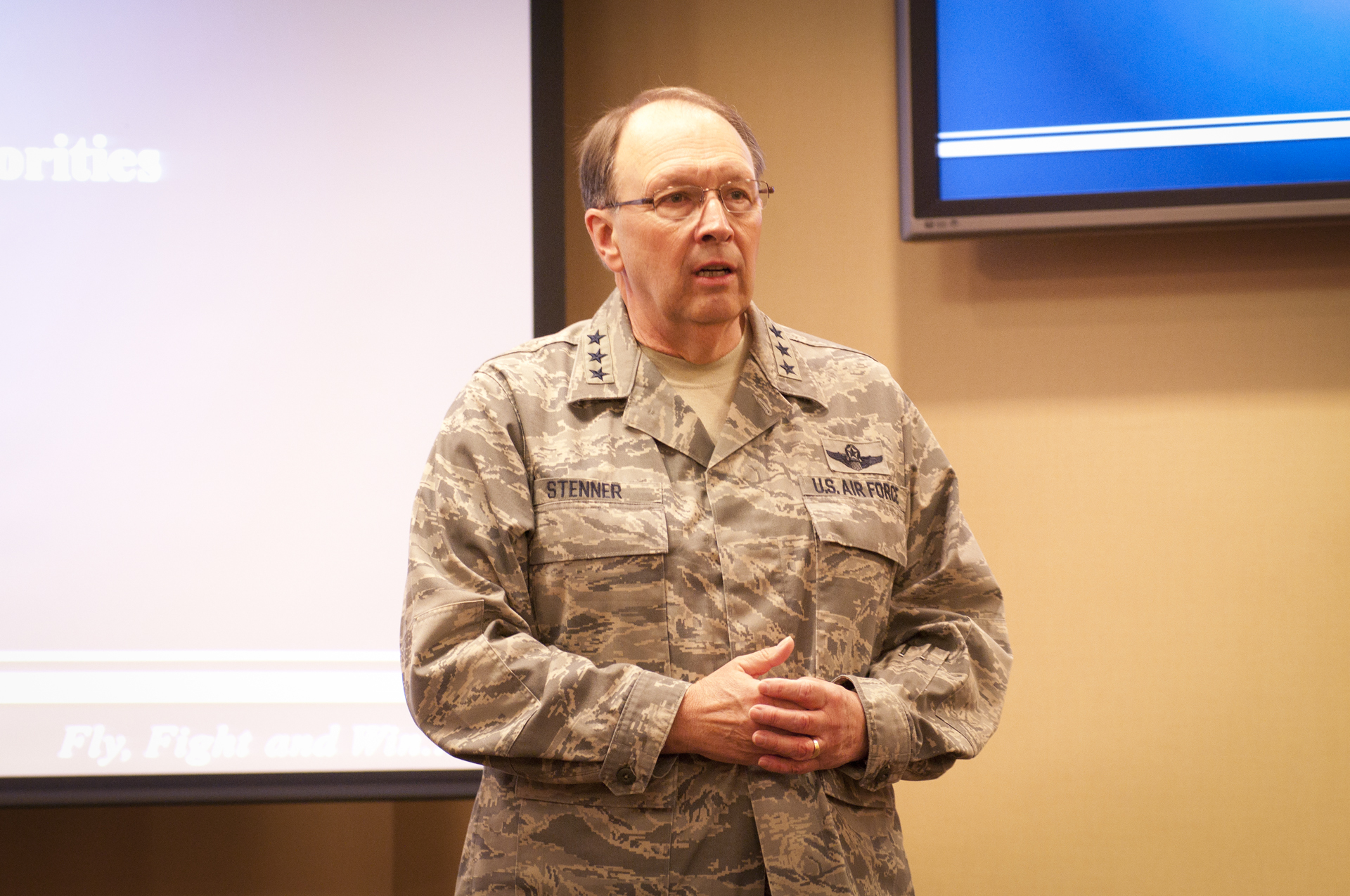 Balancing Reserve force discussed at Commander and Spouse Forum > Air ...