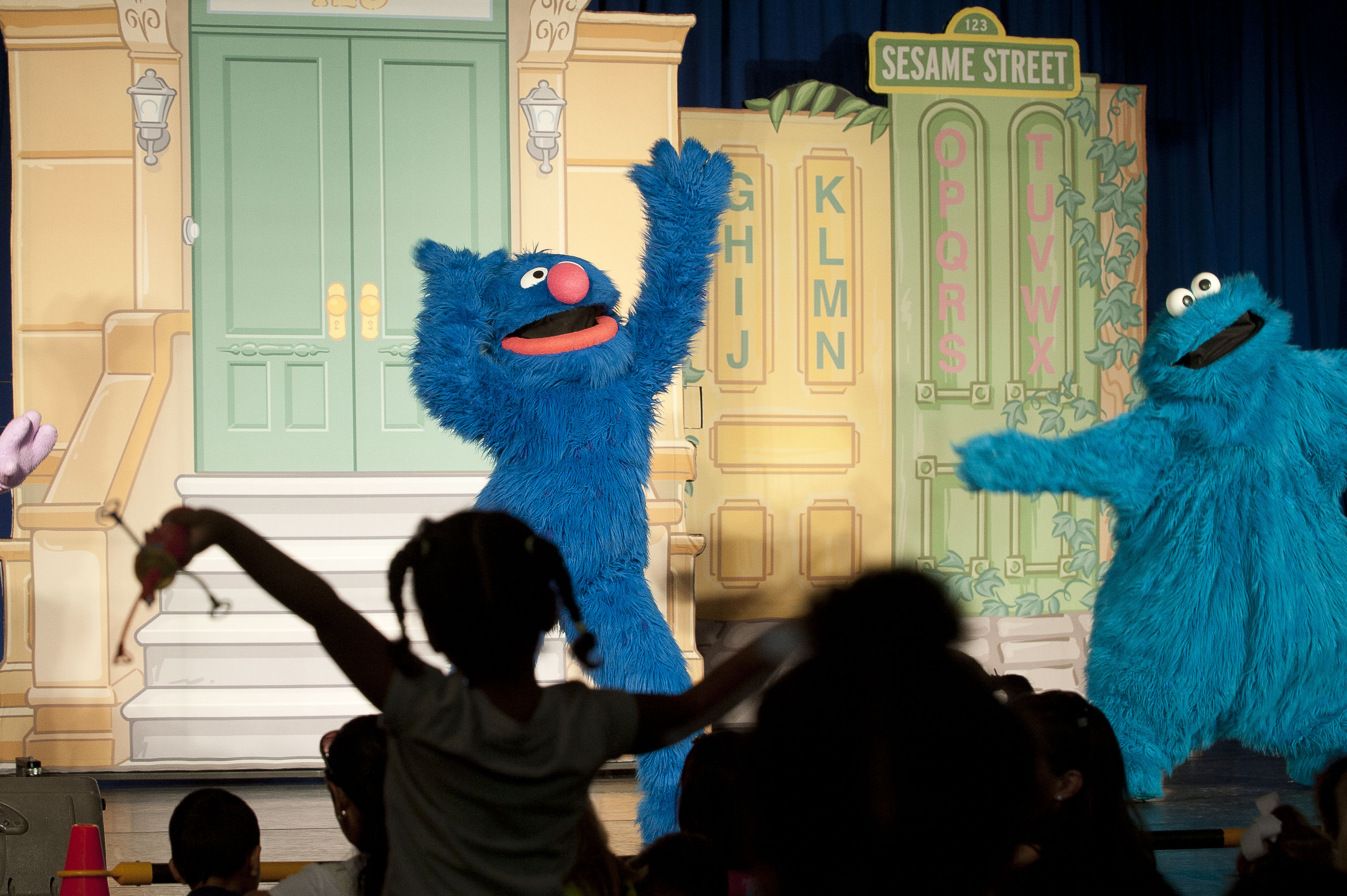 Elmo and friends educate Incirlik families > Incirlik Air Base ...