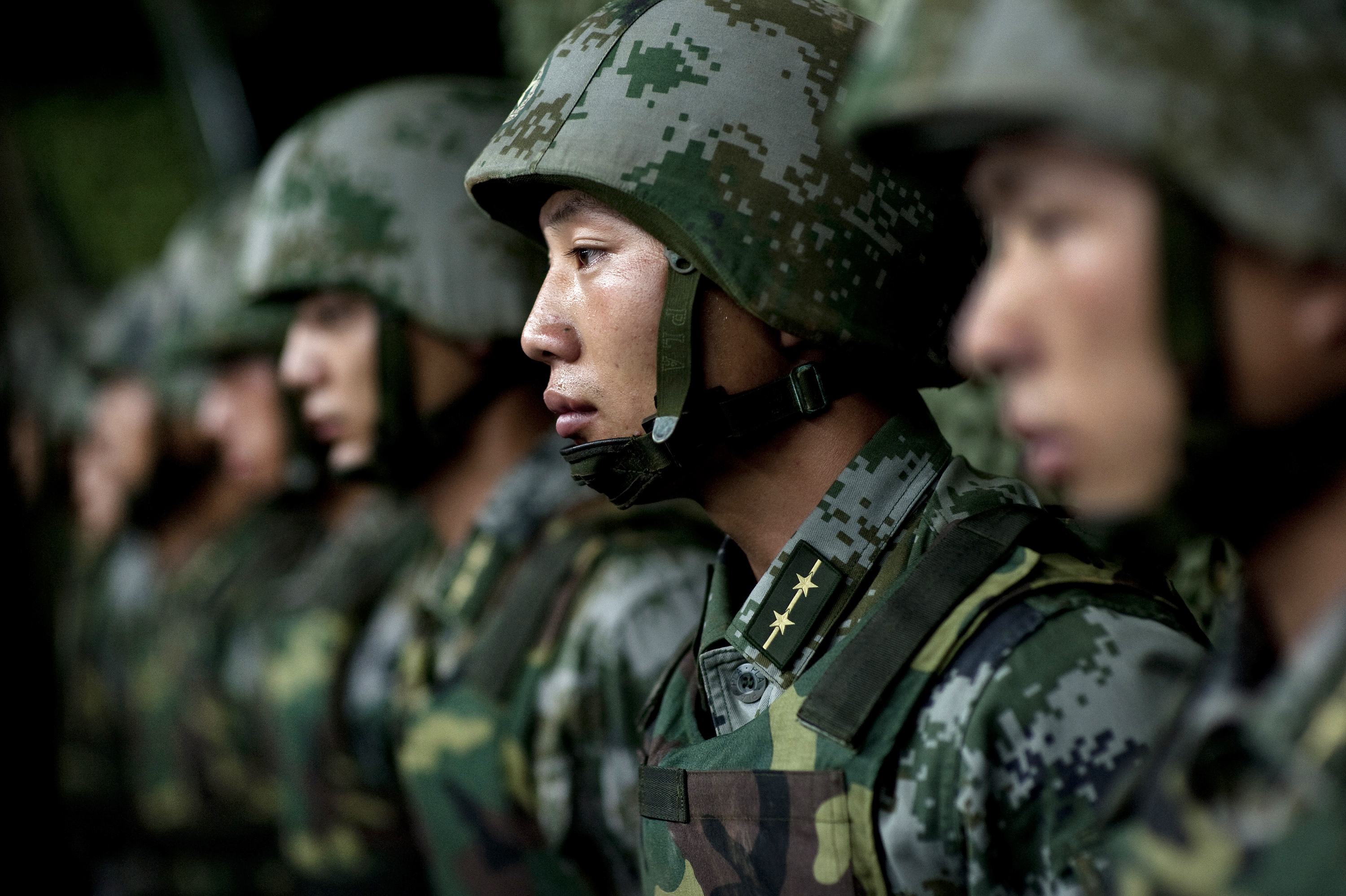 Soldiers assigned to the Chinese People's Liberation Army 1st ...