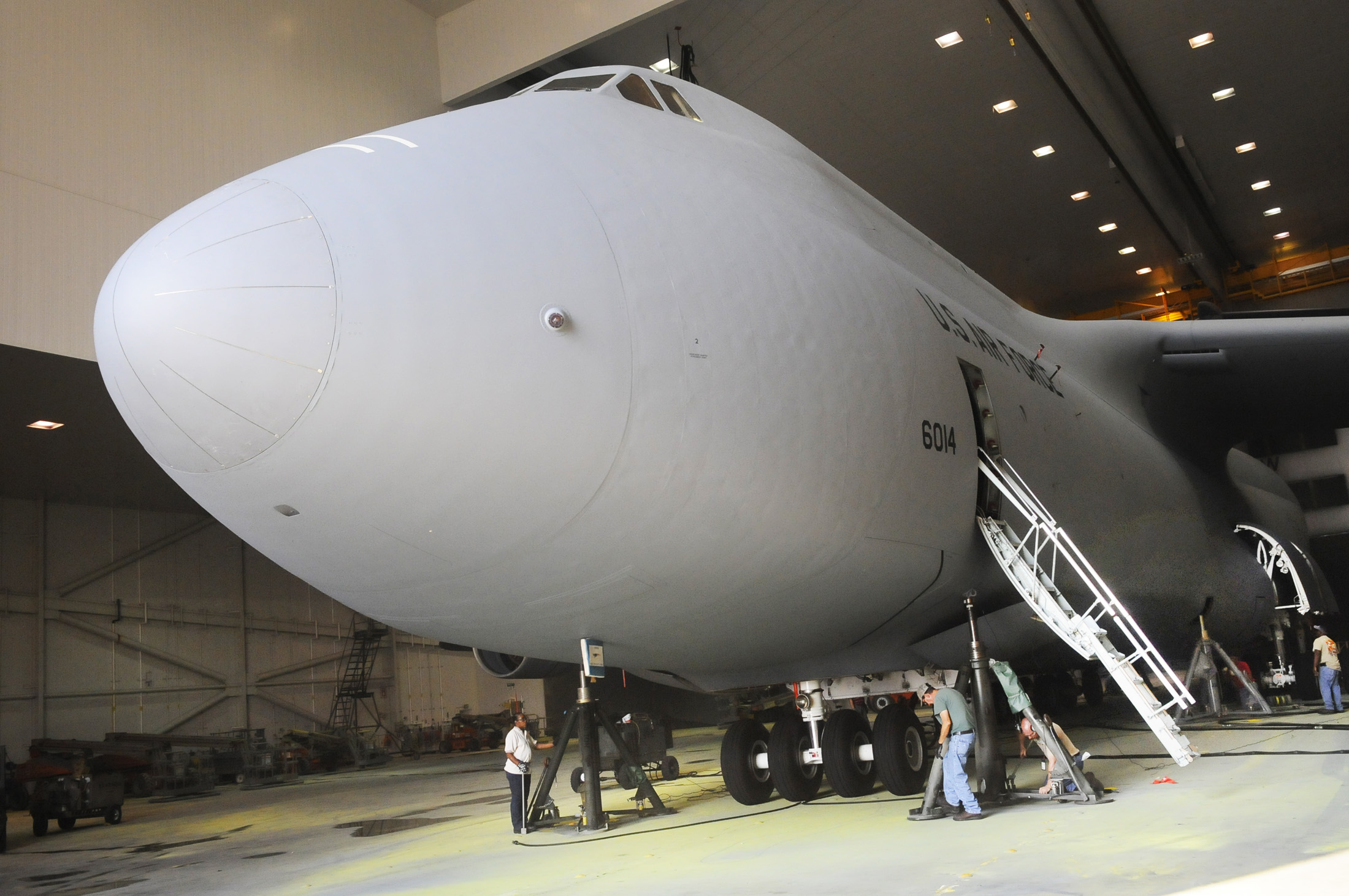 Weighing C-5s a complex process > Robins Air Force Base > Article Display