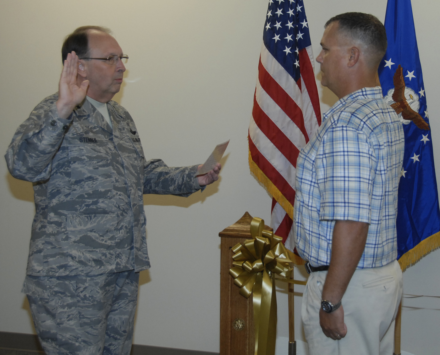Recruiting cuts ribbon to dedicate new building > Air Force Reserve ...