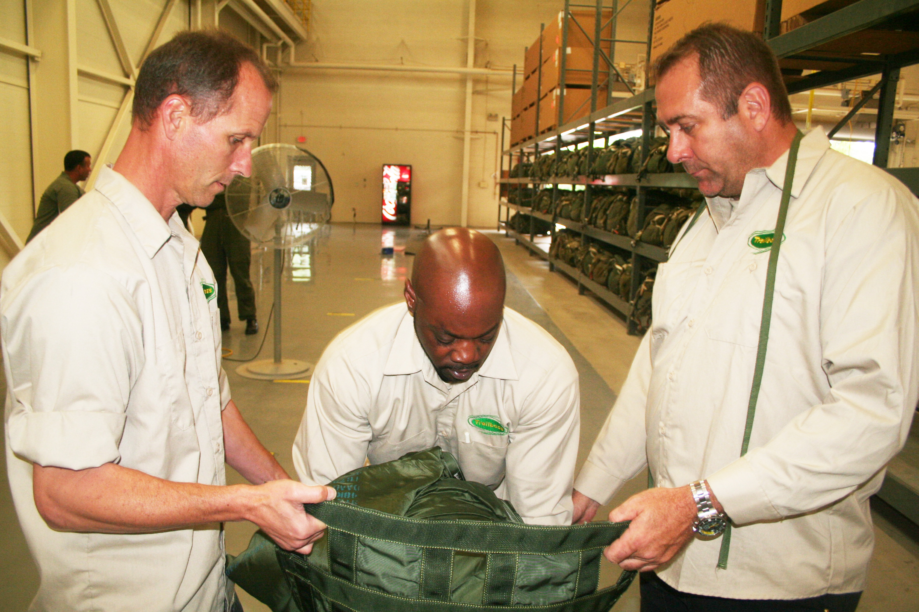 Photo essay: McChord Field riggers prepare parachute for airdrop > Air ...