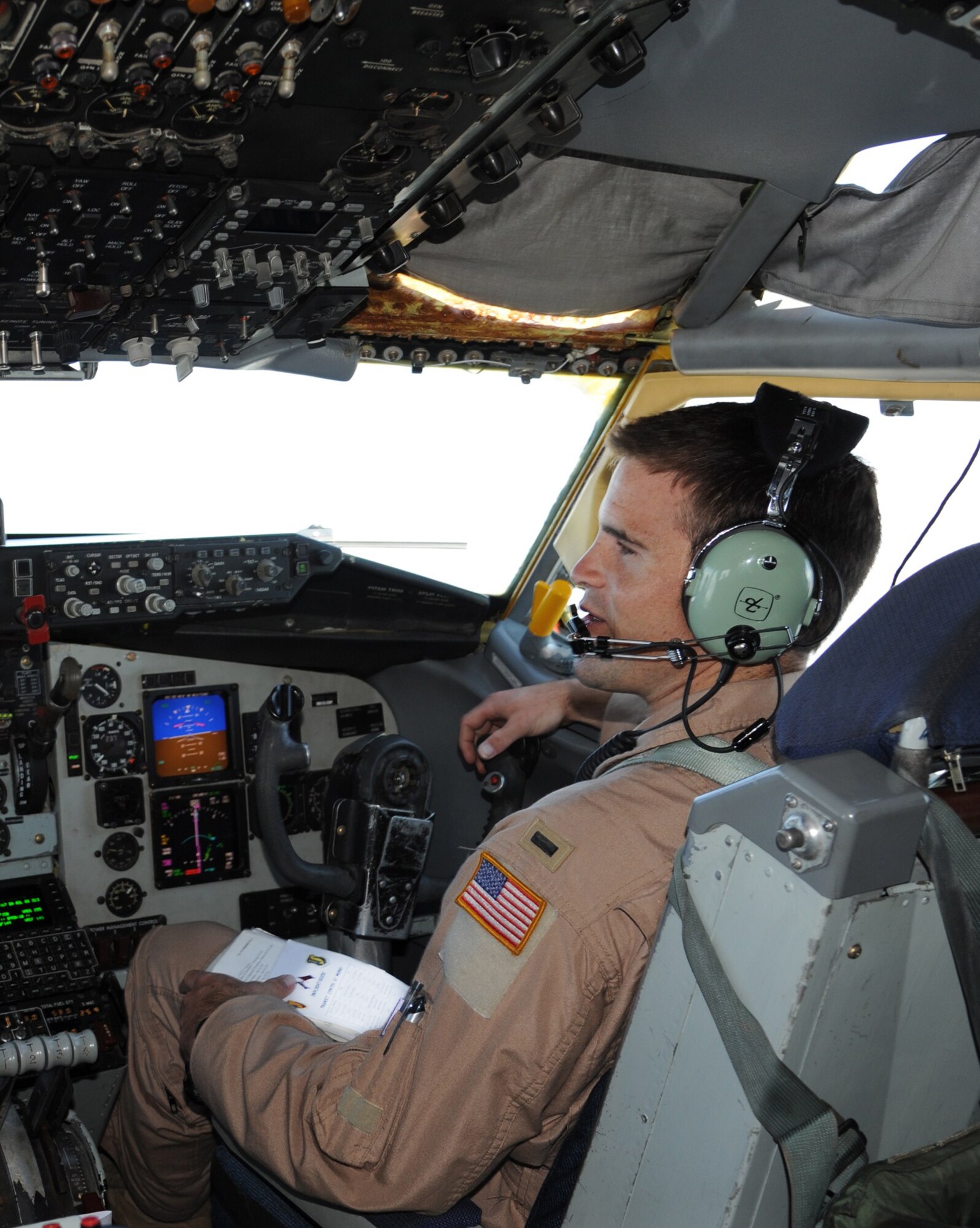 Transit Center star performers earn KC-135 incentive flight > U.S. Air ...