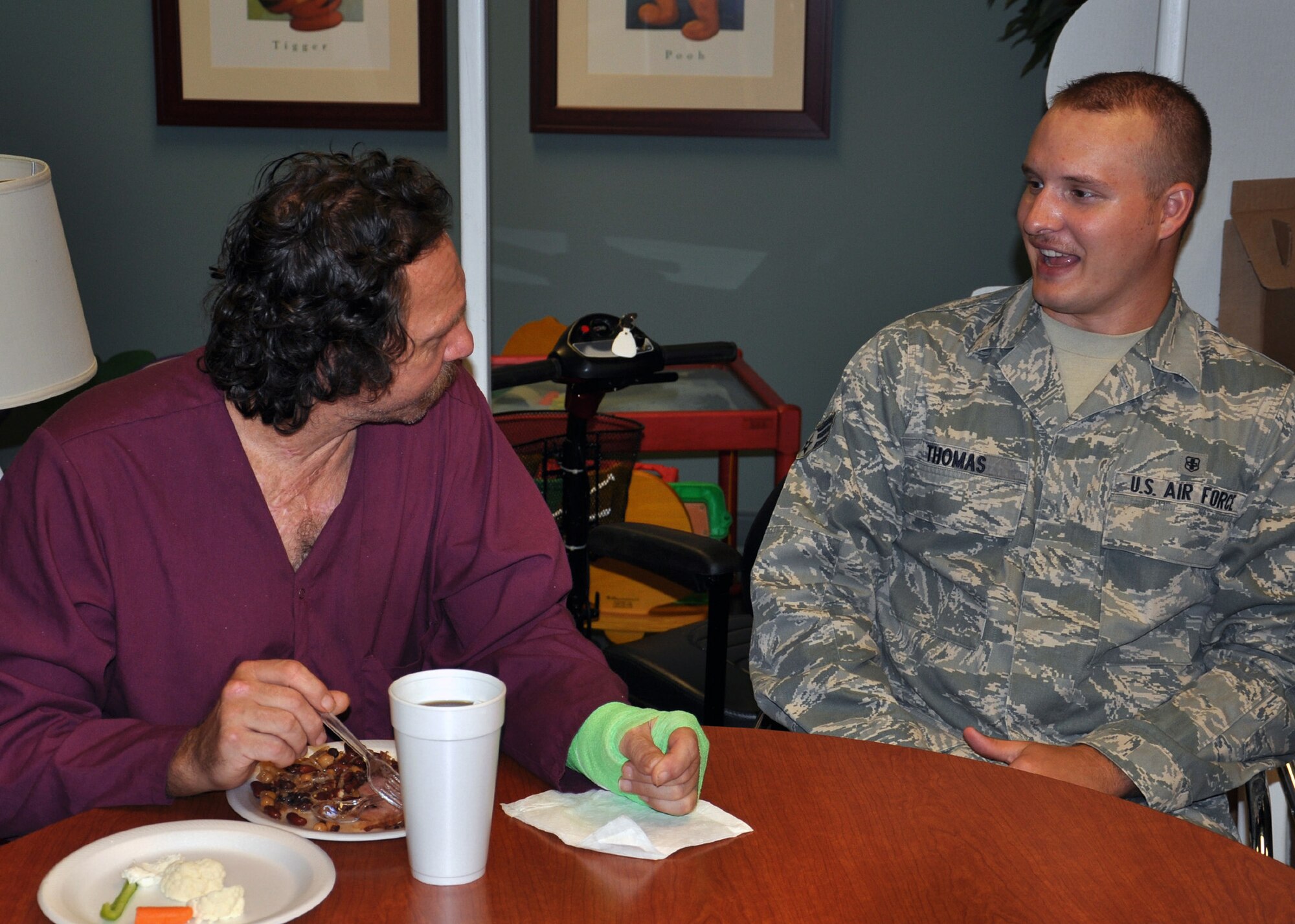 445th ASTS visits Dayton VA hospice patients > 445th Airlift Wing ...