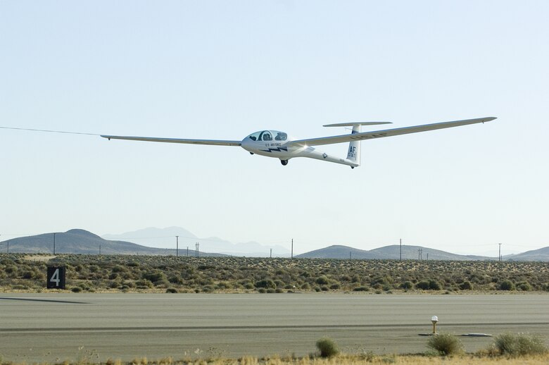Team Edwards' Test Operations helps Air Force Academy glide into future ...