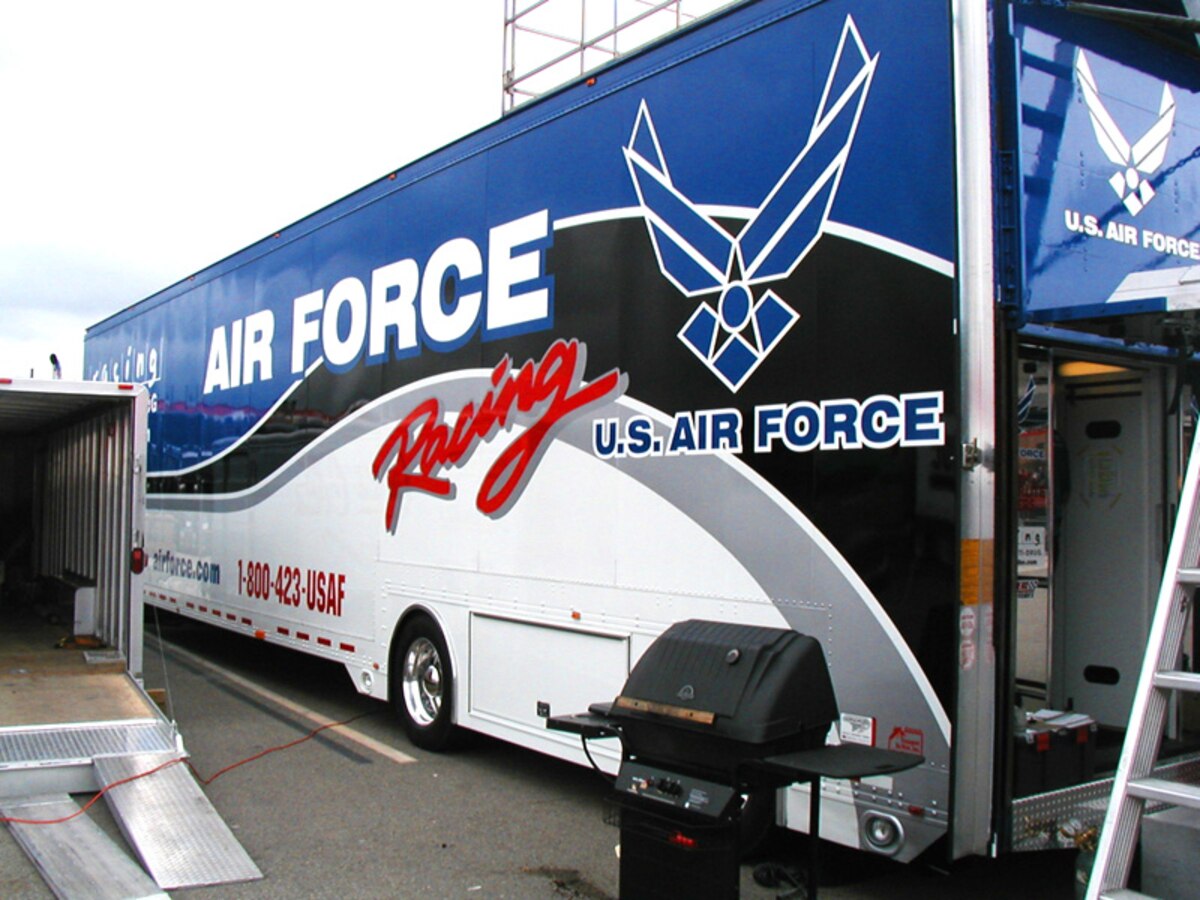 Graphic design artist impacts recruiting efforts > Air Force > Display
