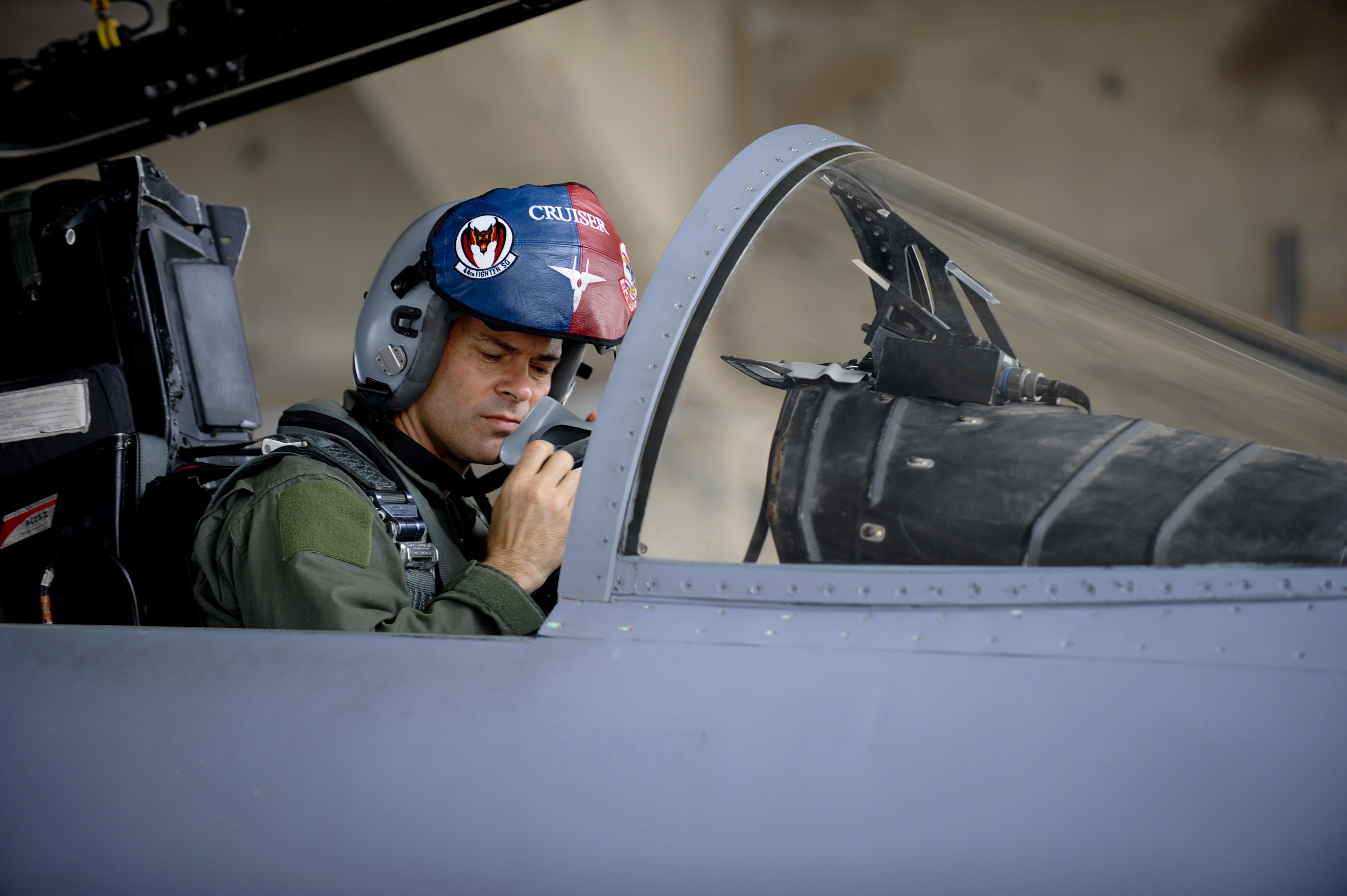 18th Wing commander takes 'fini-flight' > Kadena Air Base > Article Display