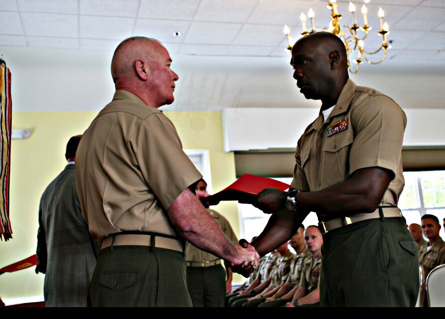 Service members graduate the Expeditionary Warfare School > United ...